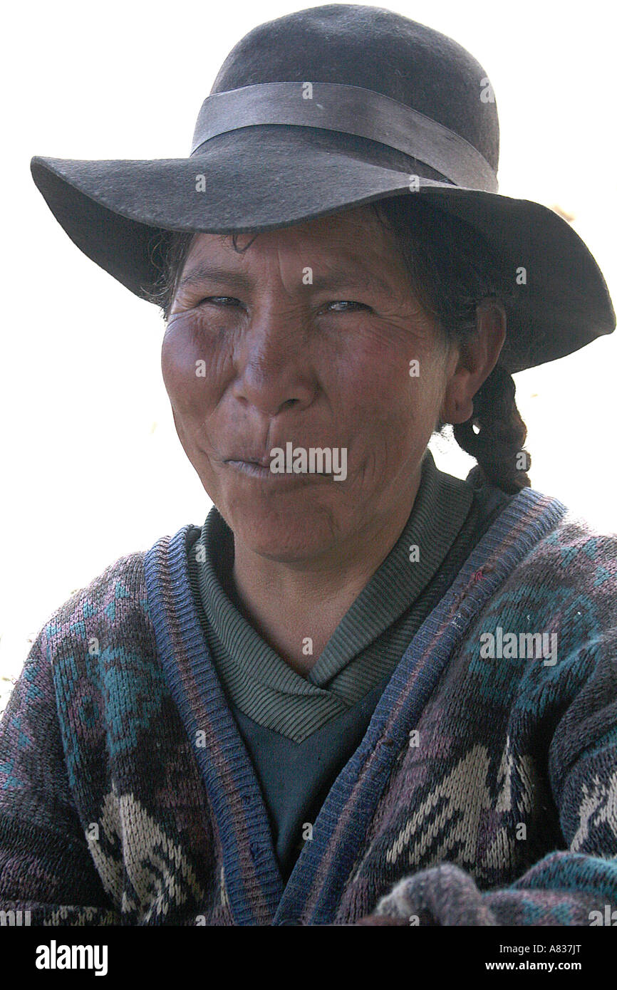 Traditional Bolivian woman in hat chewing coca leaves Stock Photo - Alamy