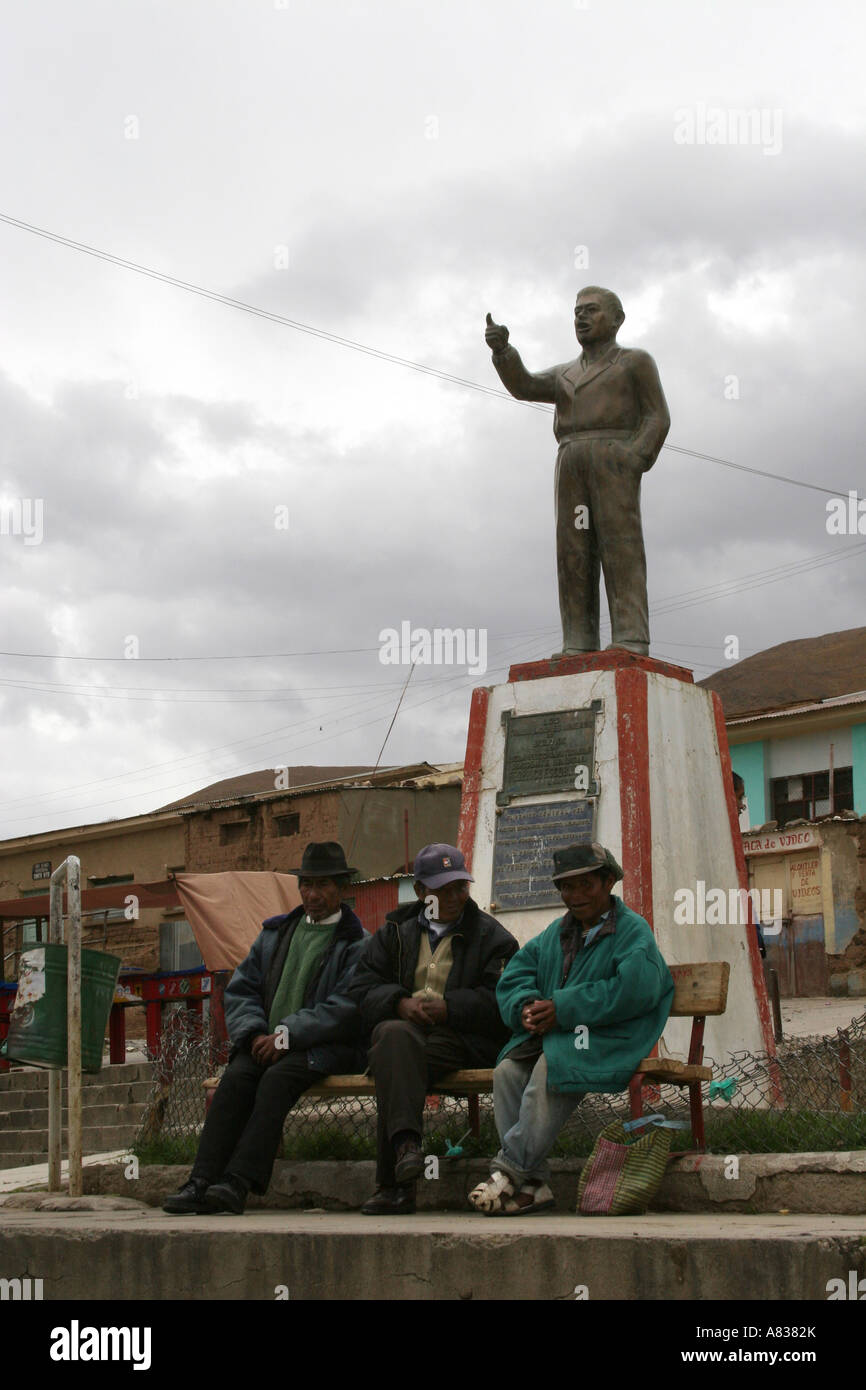 Monument to Federico Escobar/ Monumento a Federico Escobar in Siglo XX ...