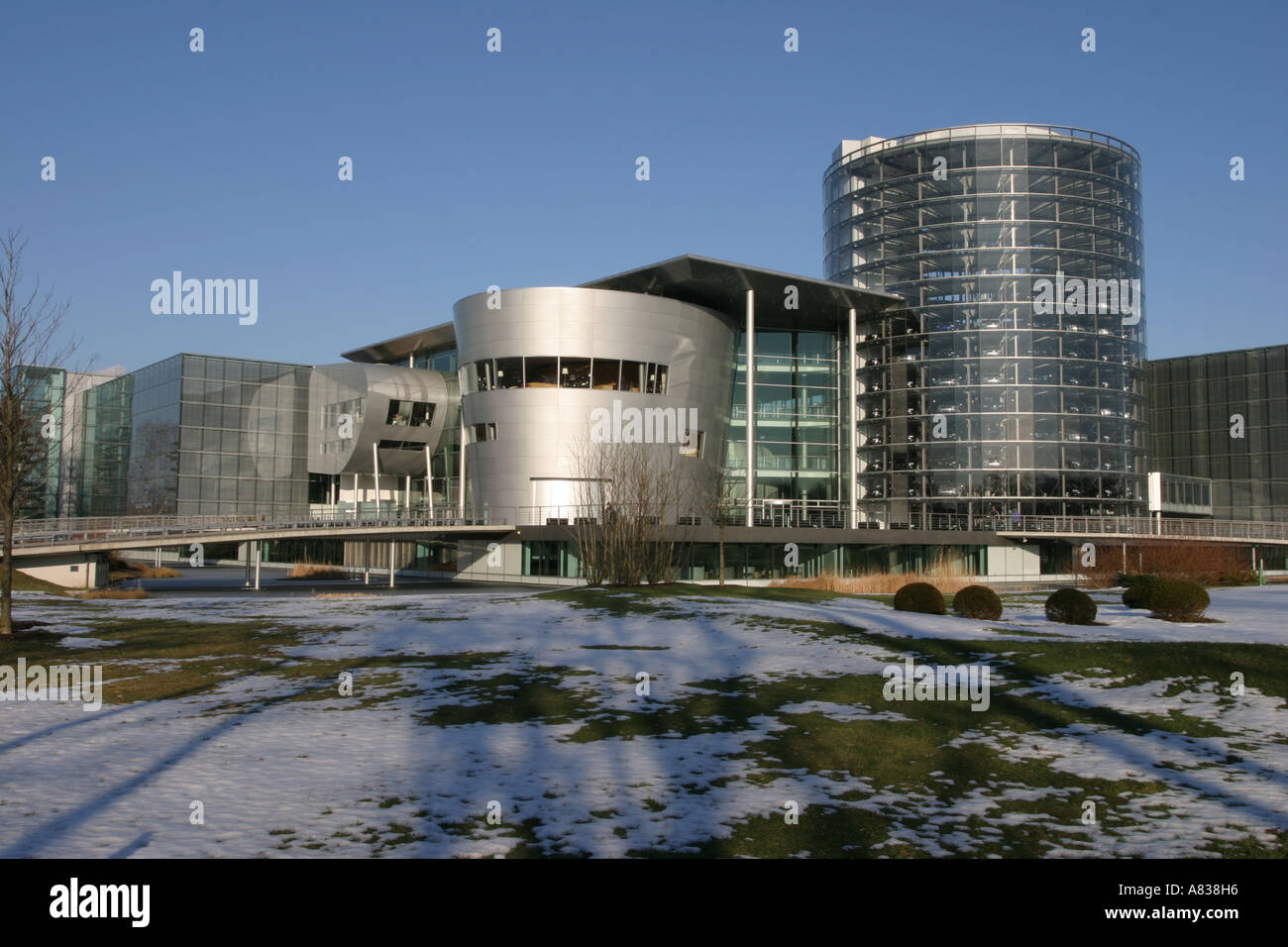 Glass manufacture vw dresden germany hi-res stock photography and ...