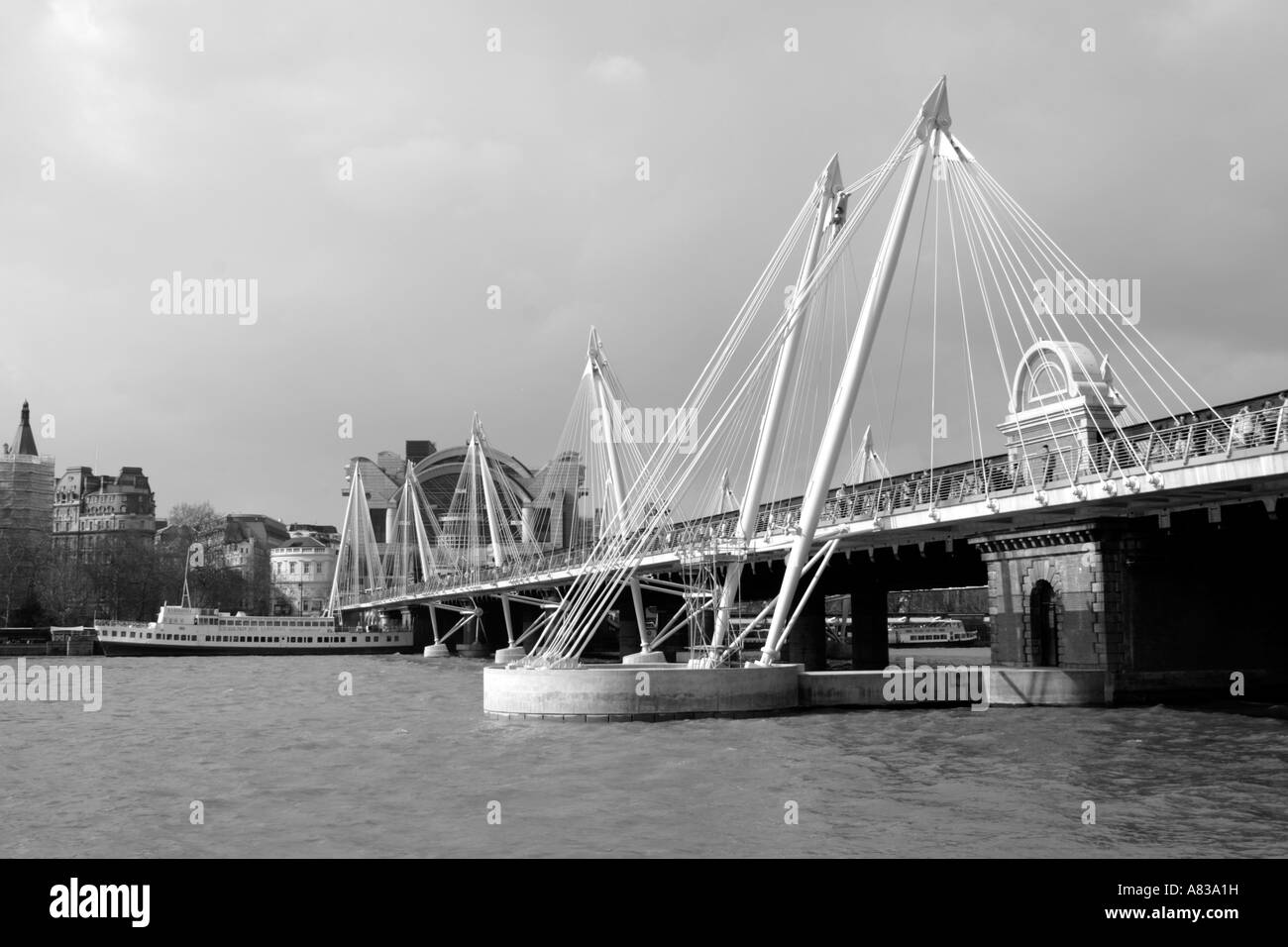 Hungerford bridge London Stock Photo - Alamy