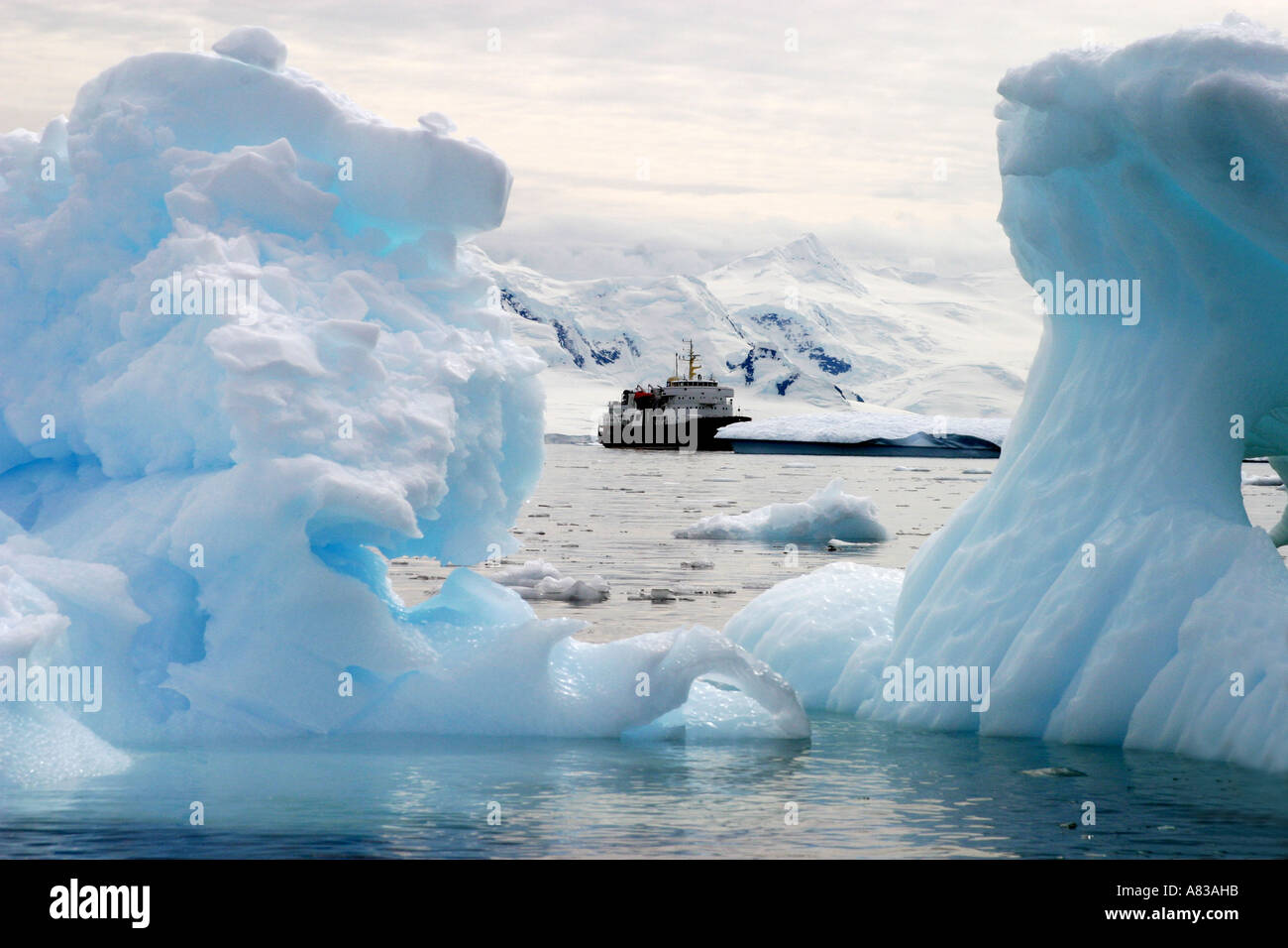 Iceberg color hi-res stock photography and images - Alamy