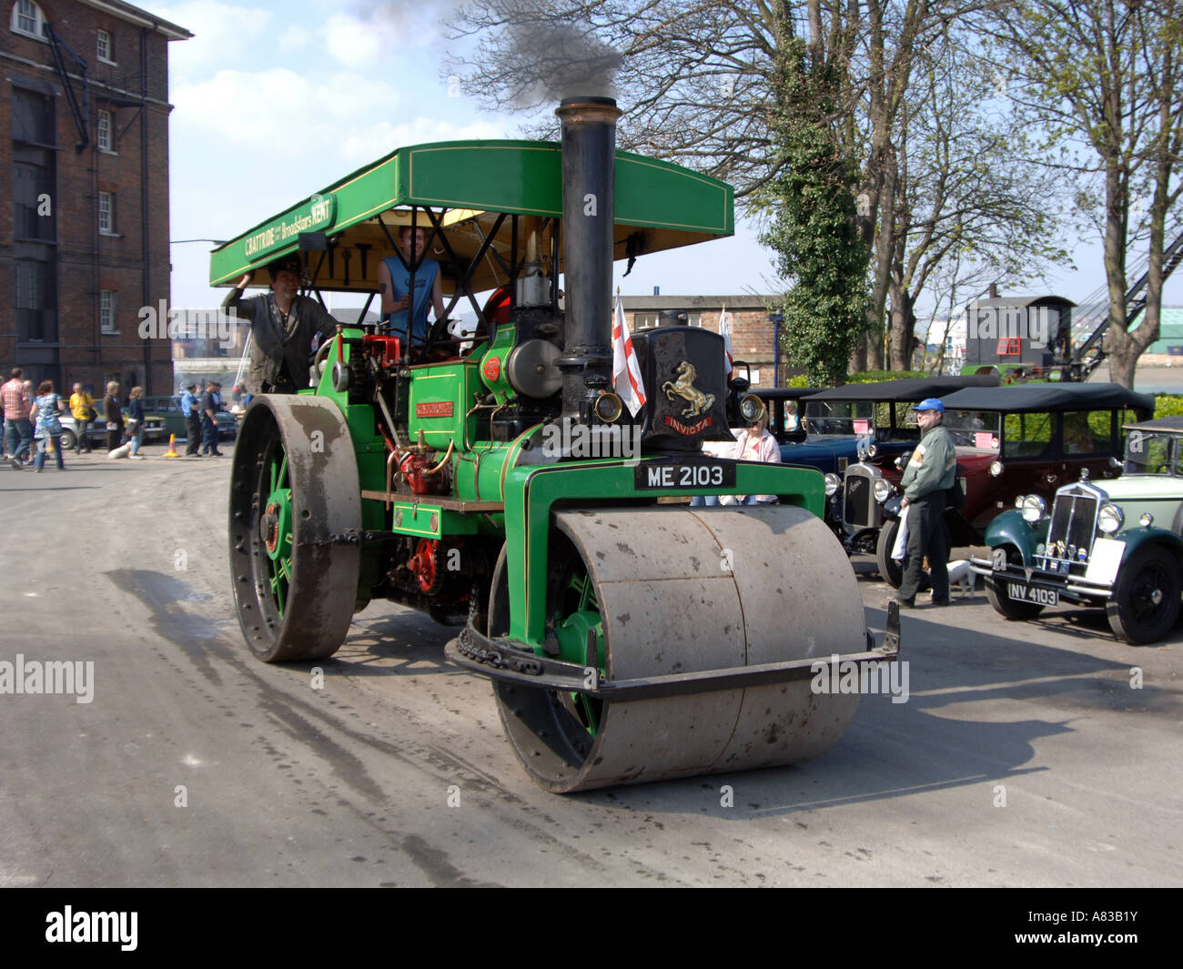 Invicta Steam roller 'King George' Stock Photo - Alamy
