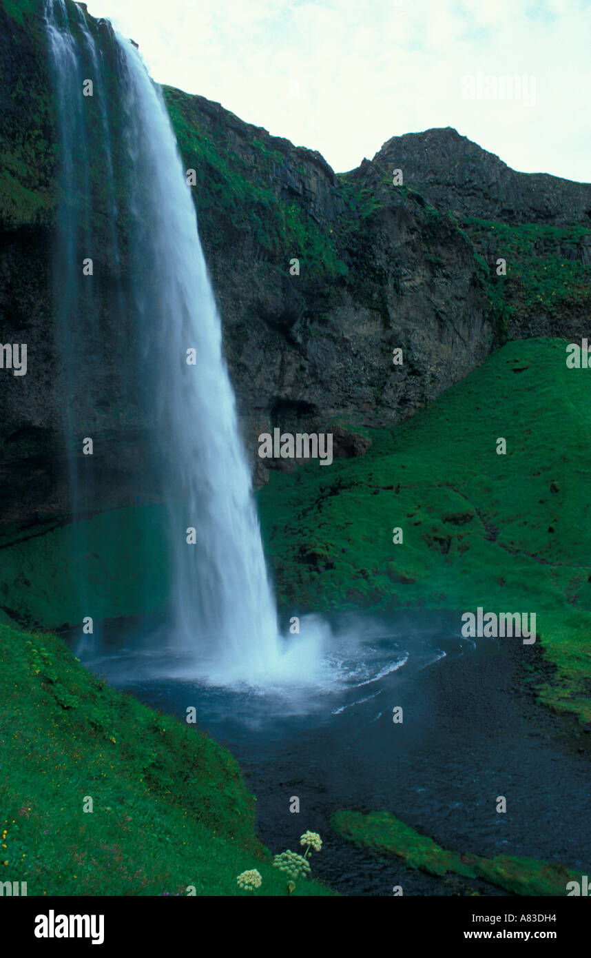 Walk behind seljalandsfoss hi-res stock photography and images - Alamy