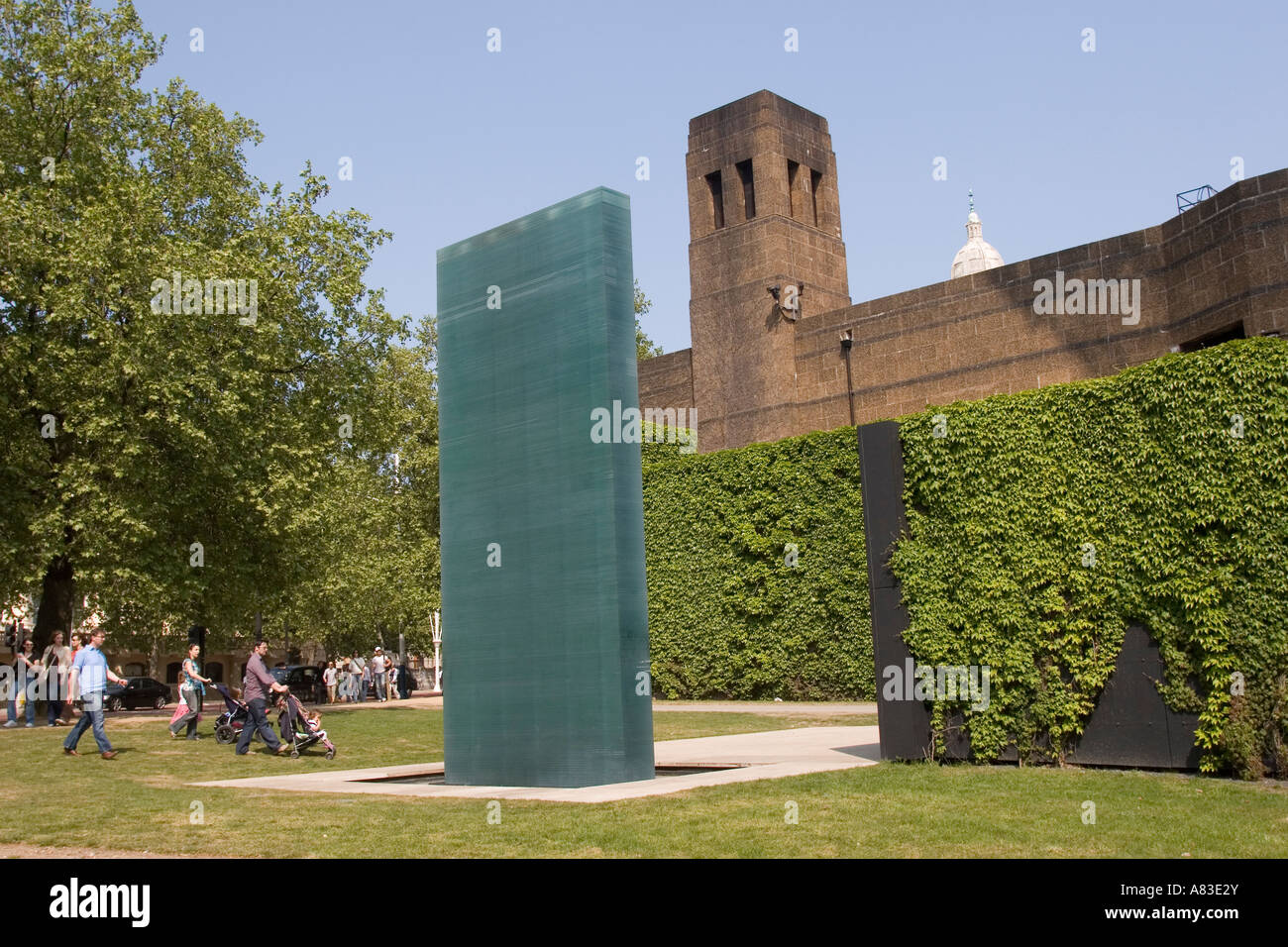 London national police memorial hi-res stock photography and images - Alamy