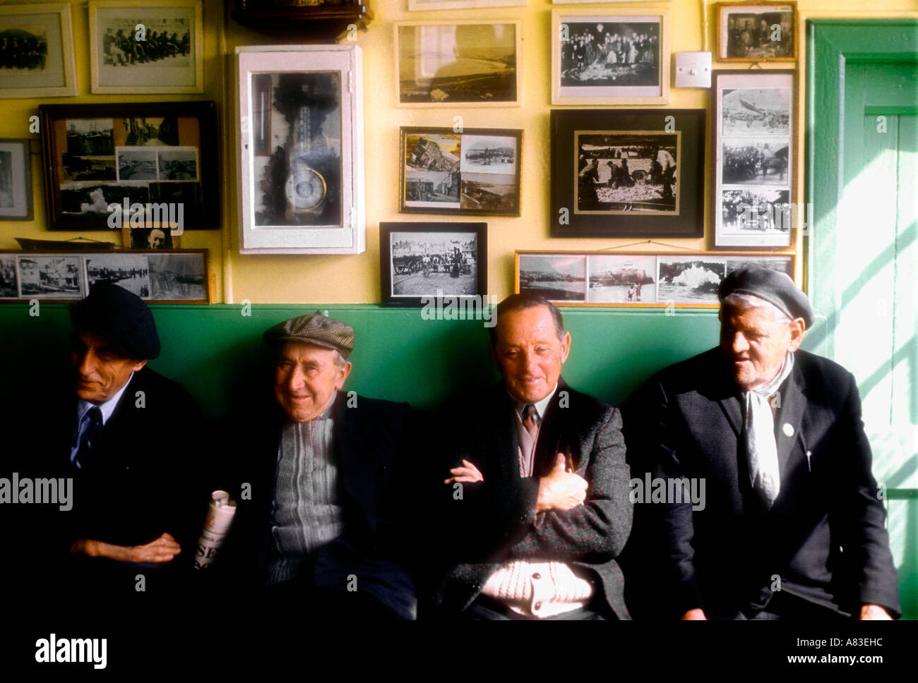 Old men pub High Resolution Stock Photography and Images - Alamy
