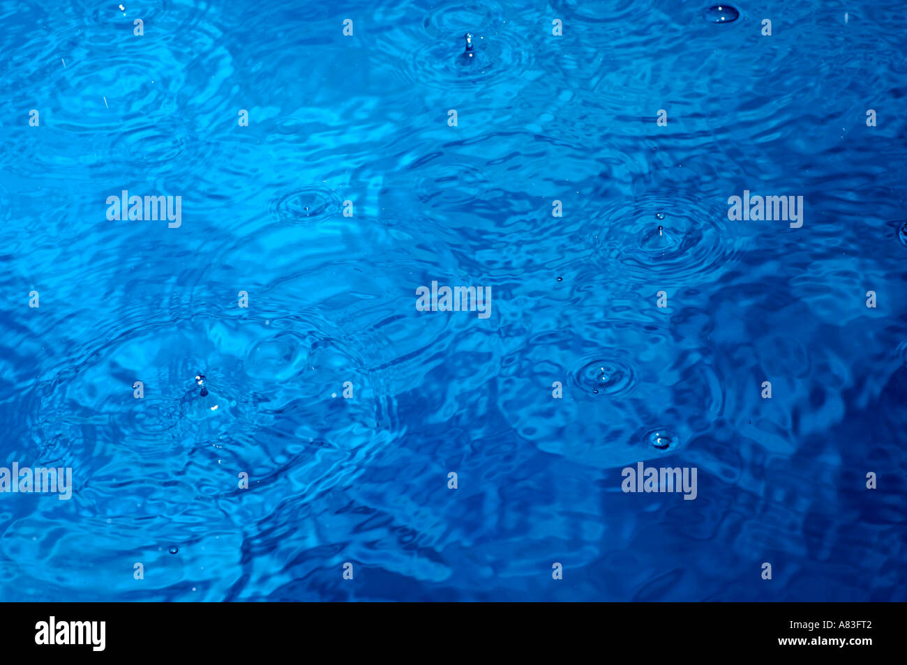Circles raindrops on puddle hi-res stock photography and images - Alamy
