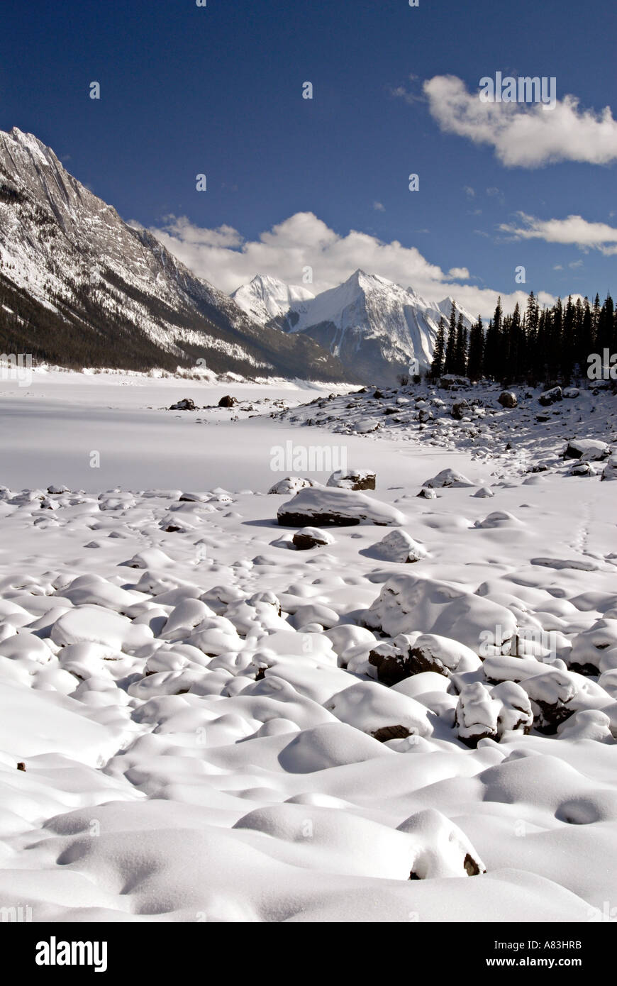 Frozen medicine lake hi-res stock photography and images - Alamy