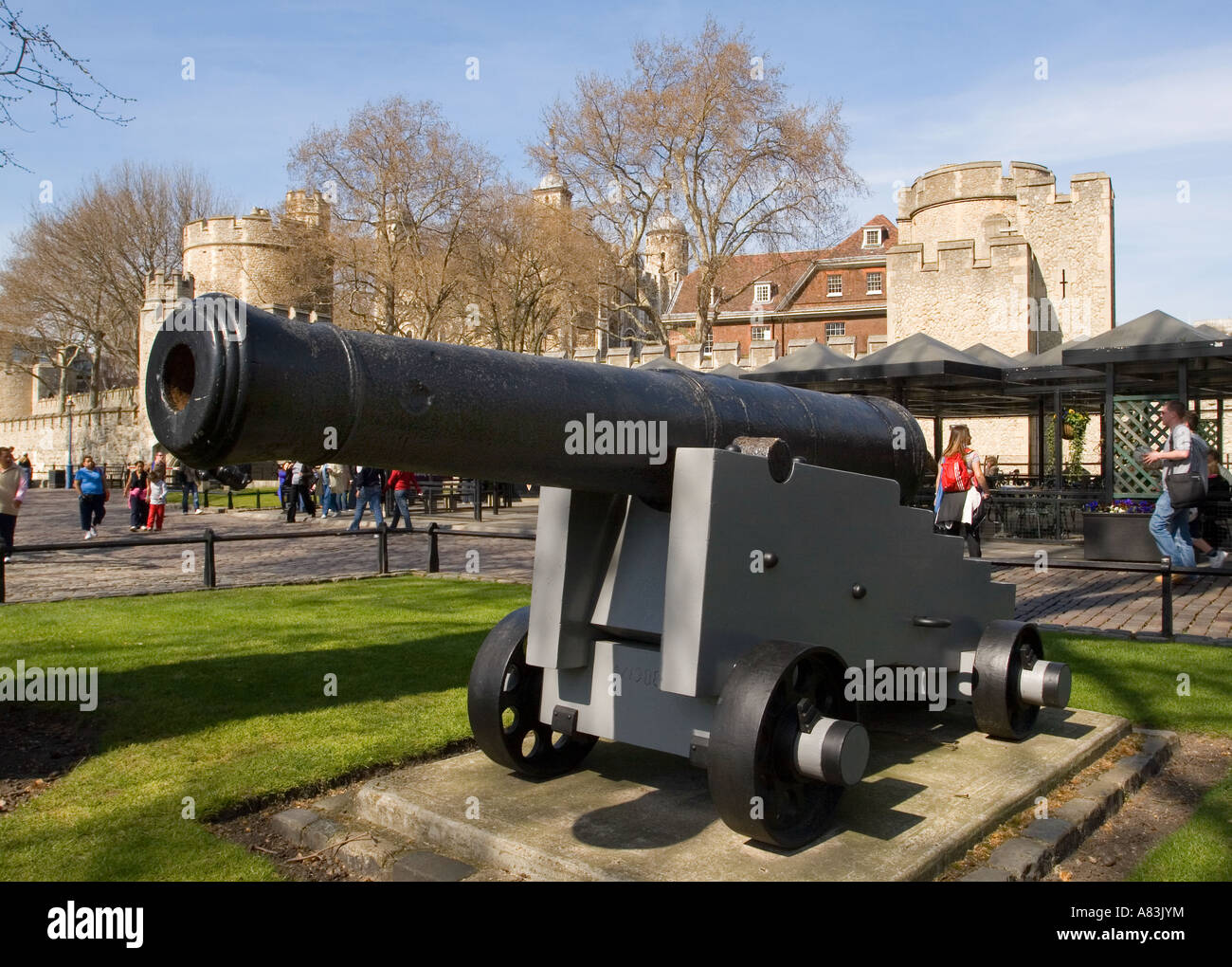 Cannon guns hi-res stock photography and images - Alamy