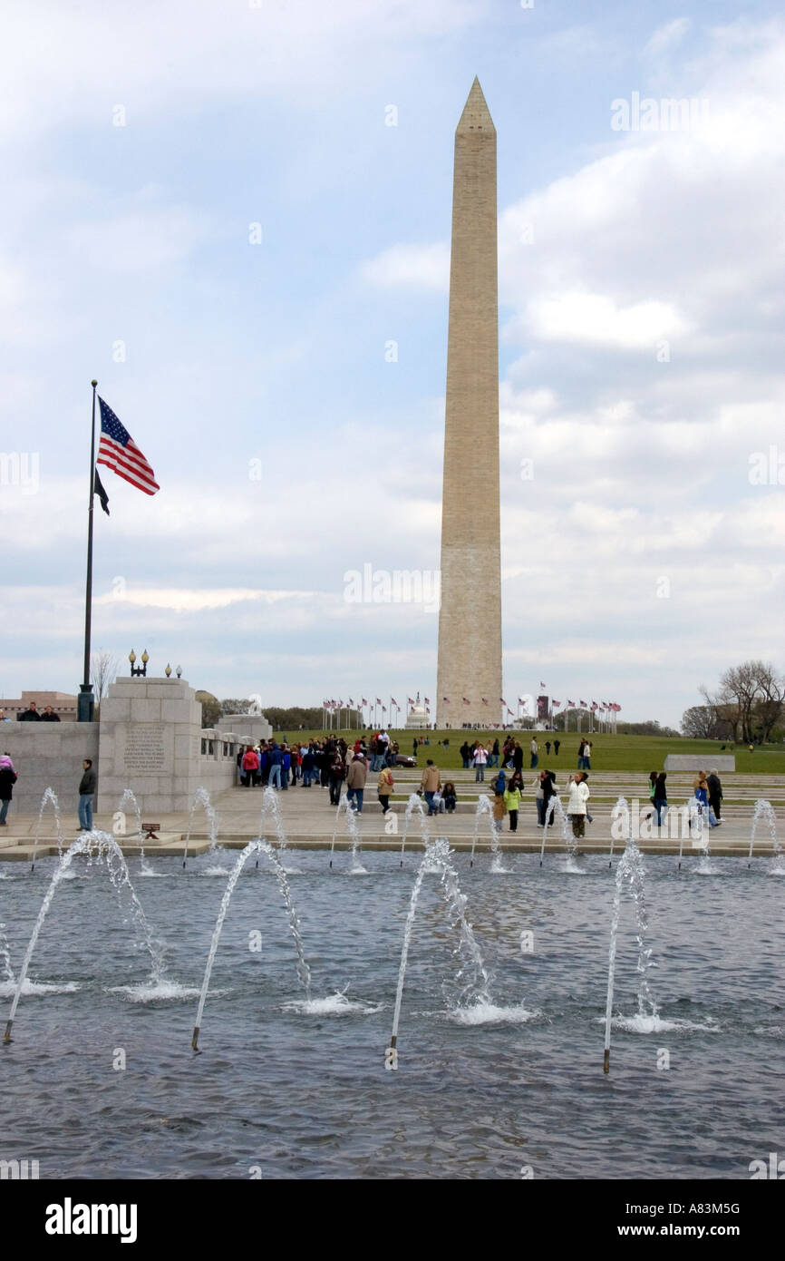 The National World War II Memorial and the Washington Monument in ...