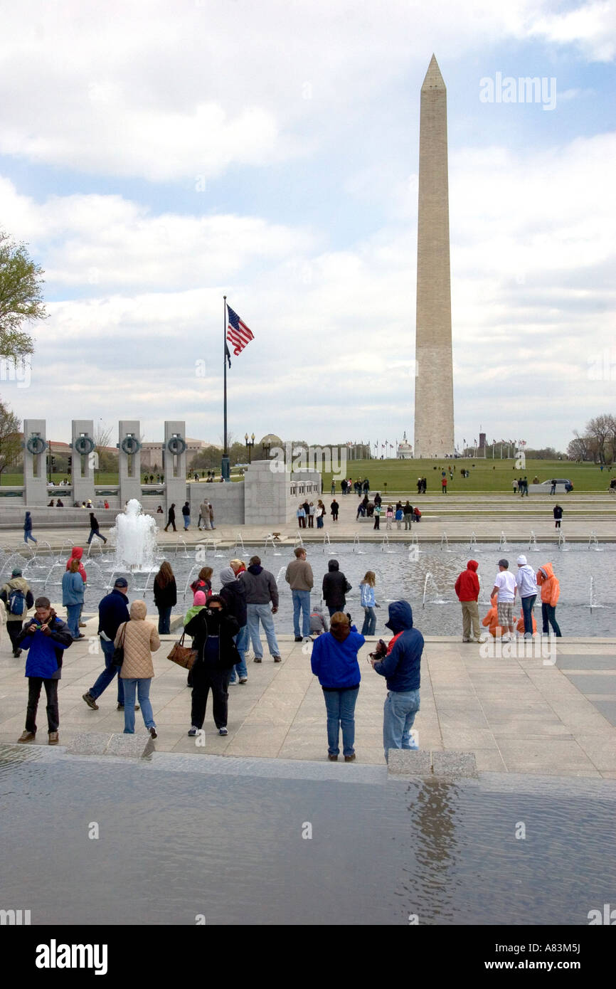 The National World War II Memorial and the Washington Monument in ...