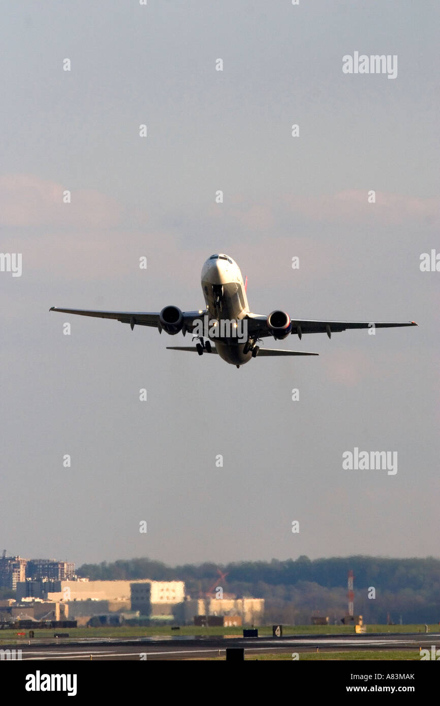 Boeing 737 airliner at take off from Reagan National Airport Arlington ...
