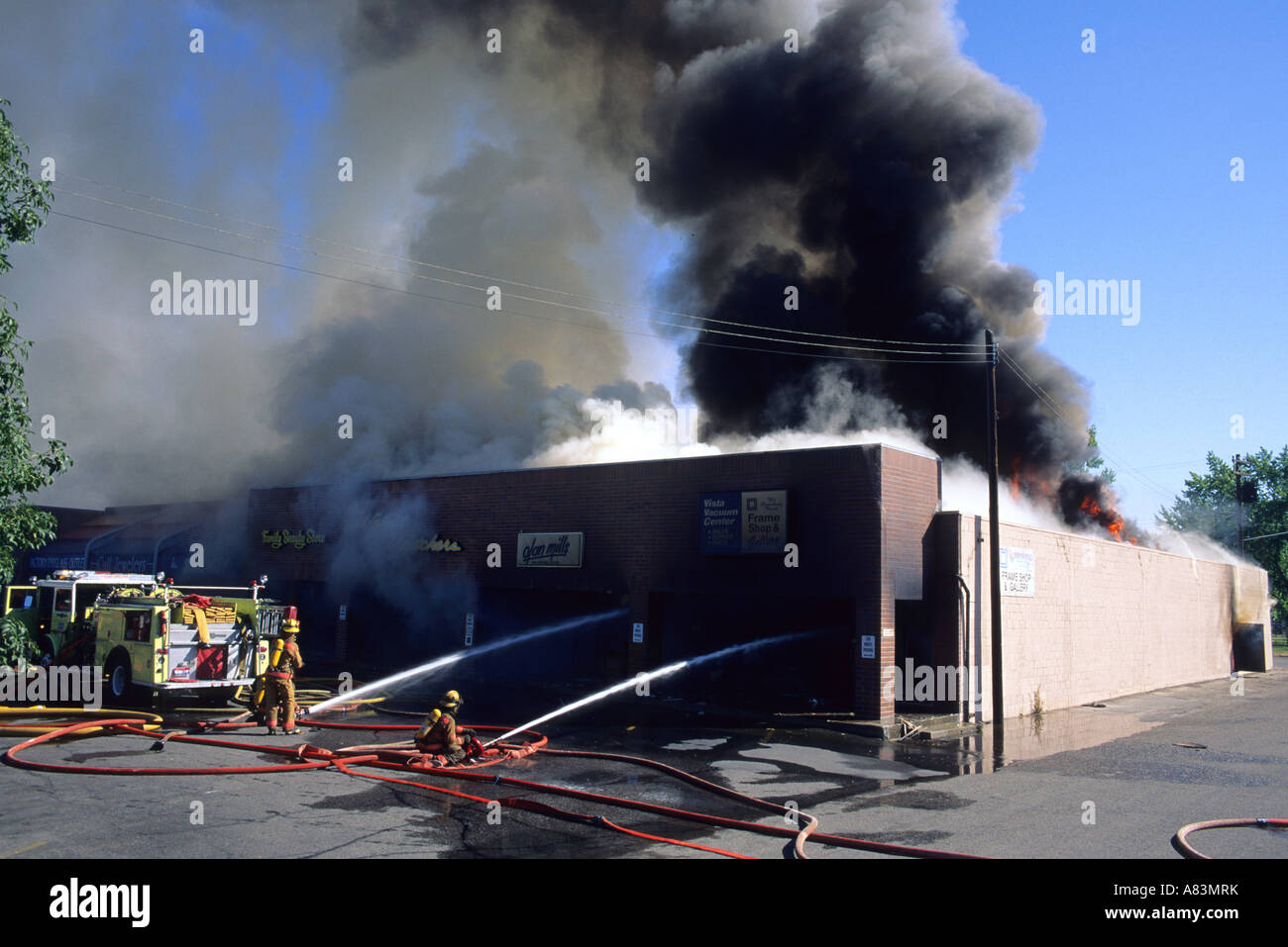 Strip mall fire hi-res stock photography and images - Alamy