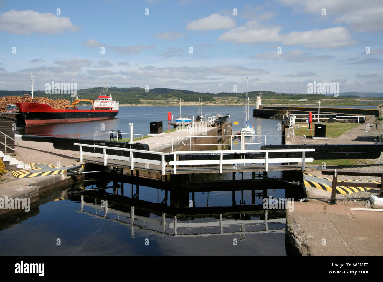 Crinan canal lock ardrishaig hi-res stock photography and images - Alamy