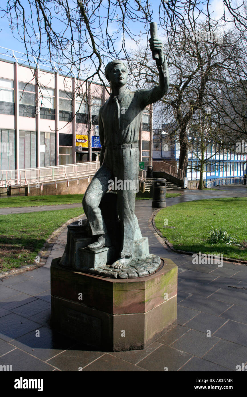 bronze statue of the coventry boy midlands uk gb Stock Photo - Alamy