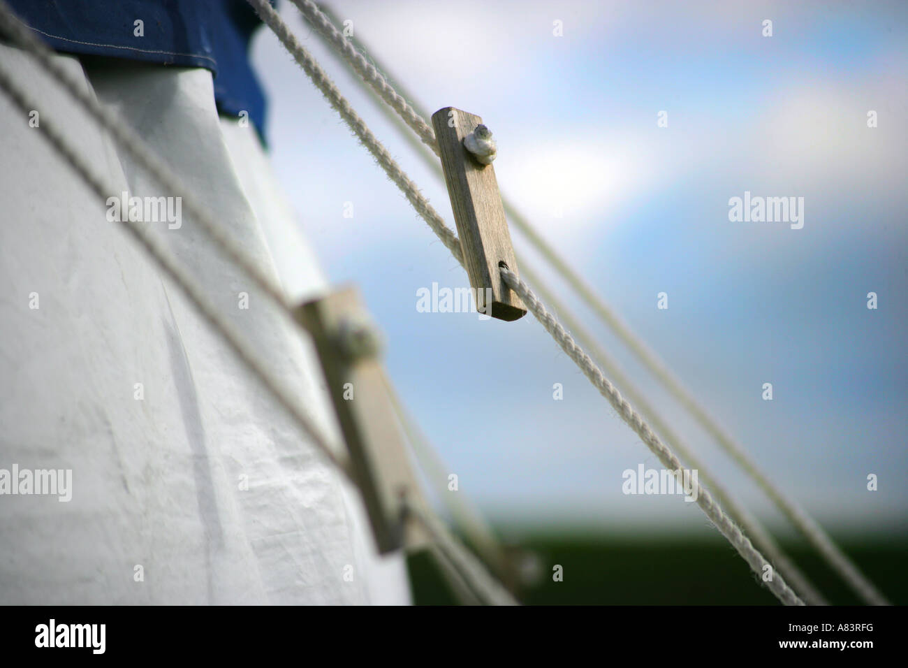 Diagonal ropes hi-res stock photography and images - Alamy