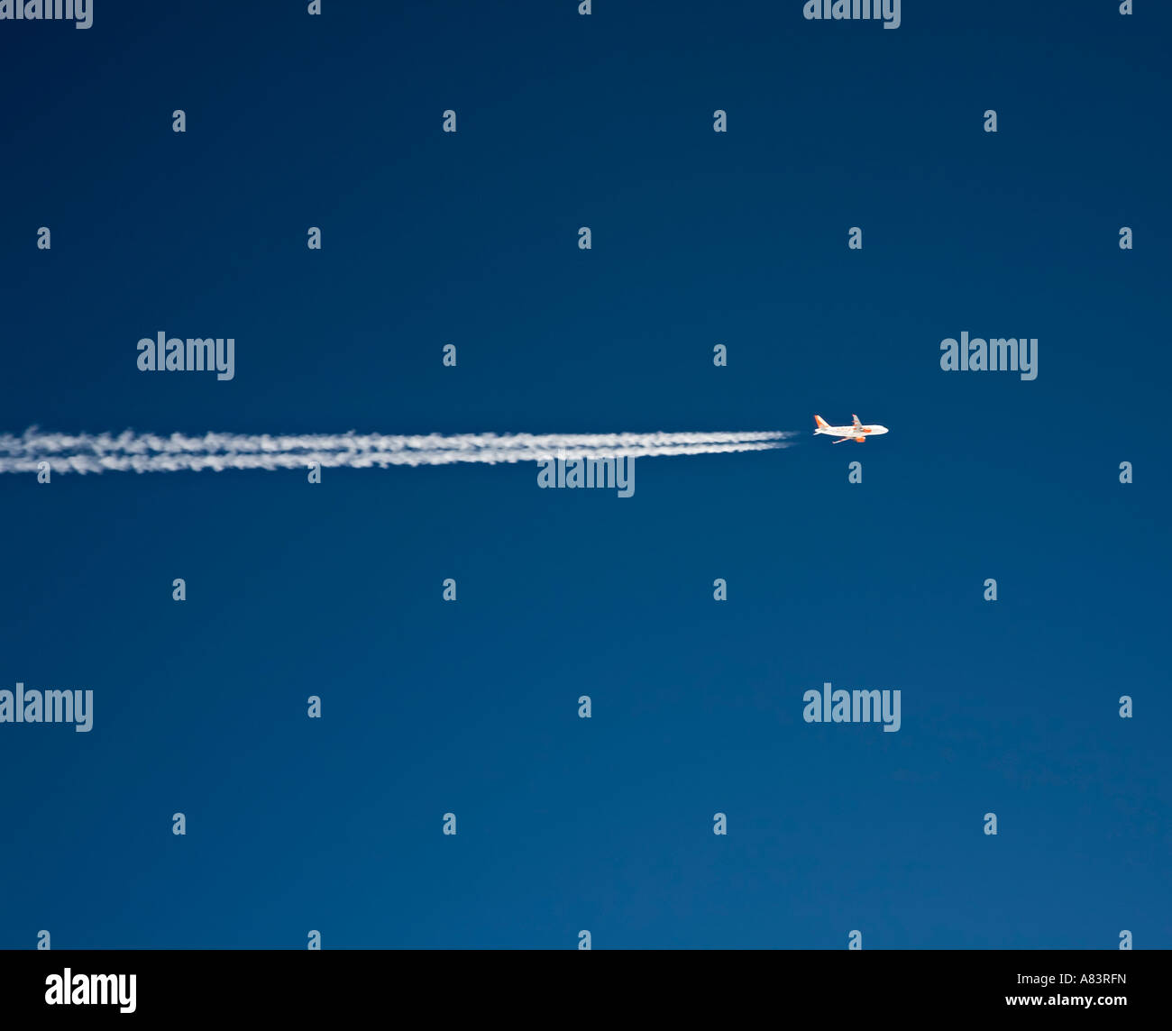 Aeroplane flight trail hi-res stock photography and images - Alamy