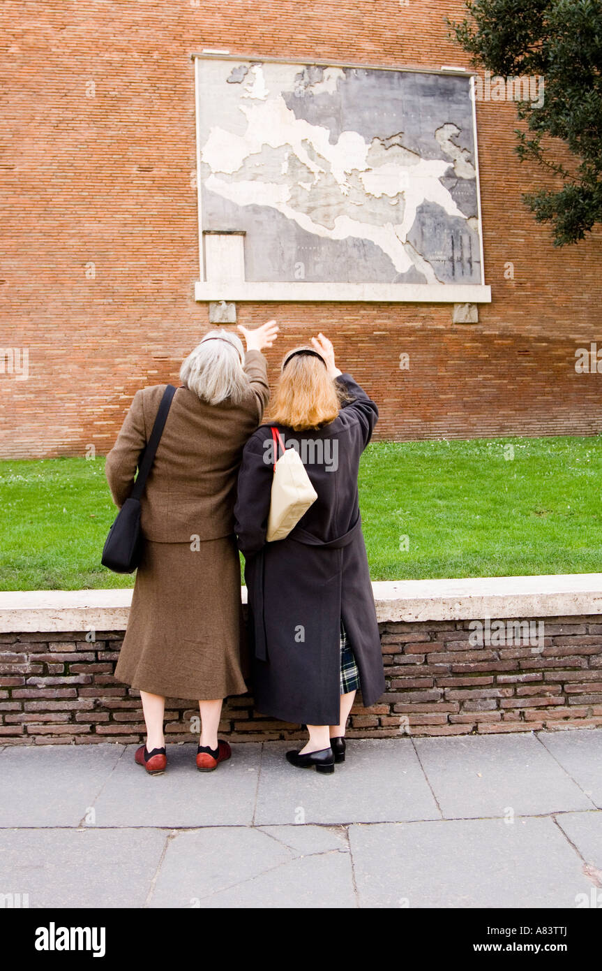 women map reading Stock Photo - Alamy