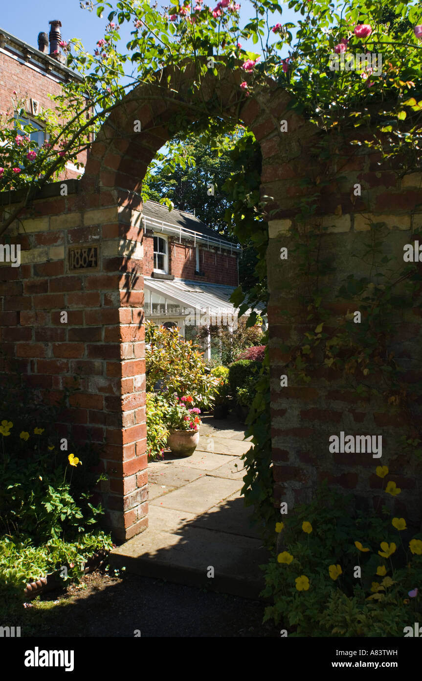 Victorian arch archway hi-res stock photography and images - Alamy