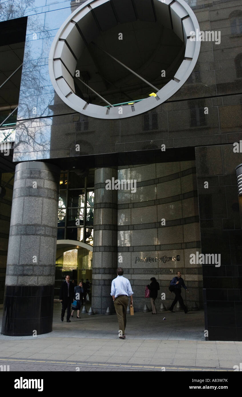 Pwc london office hi-res stock photography and images - Alamy