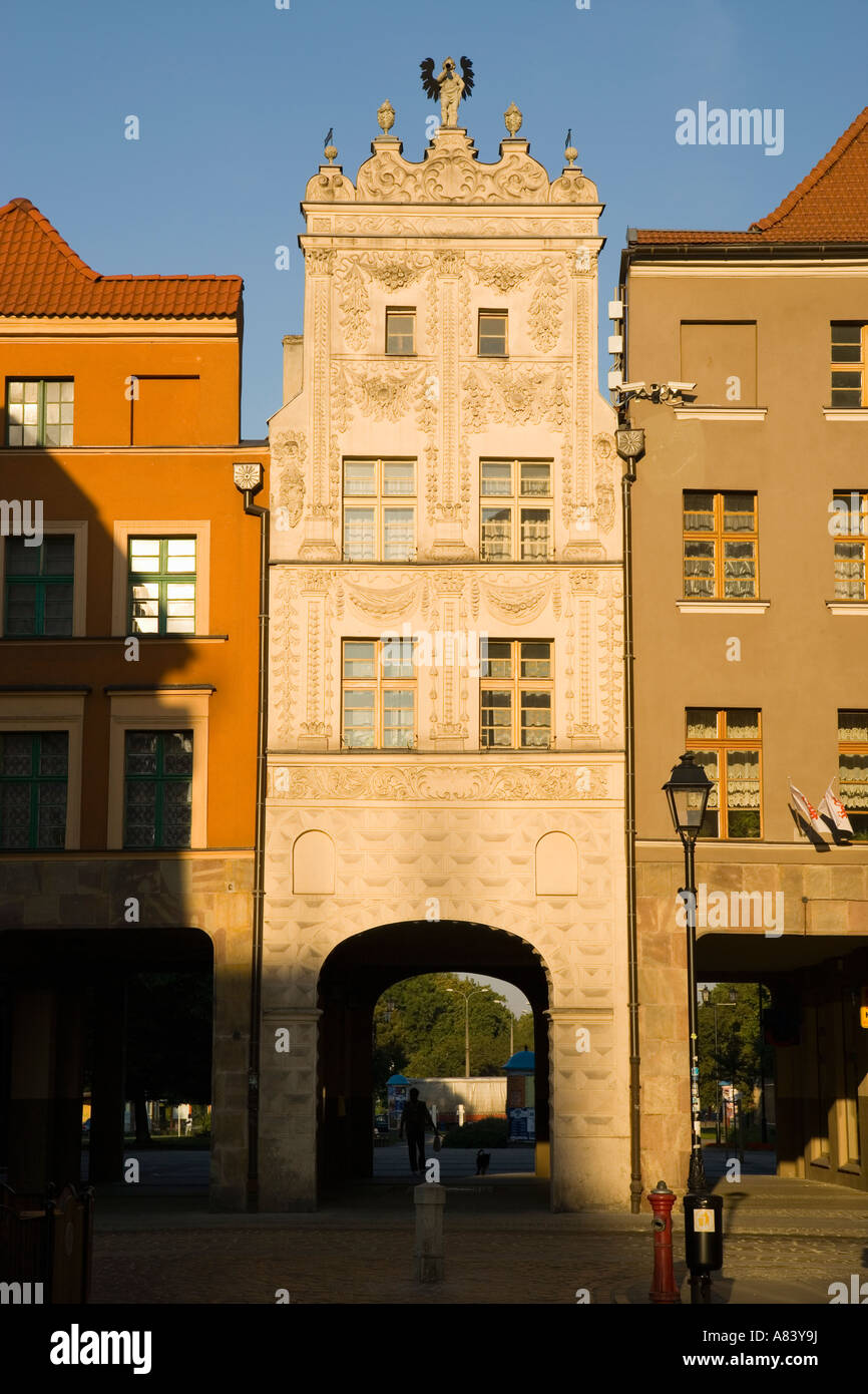 Torun (Thorn), Poland; gate to the Rynek Nowemiejski Stock Photo - Alamy