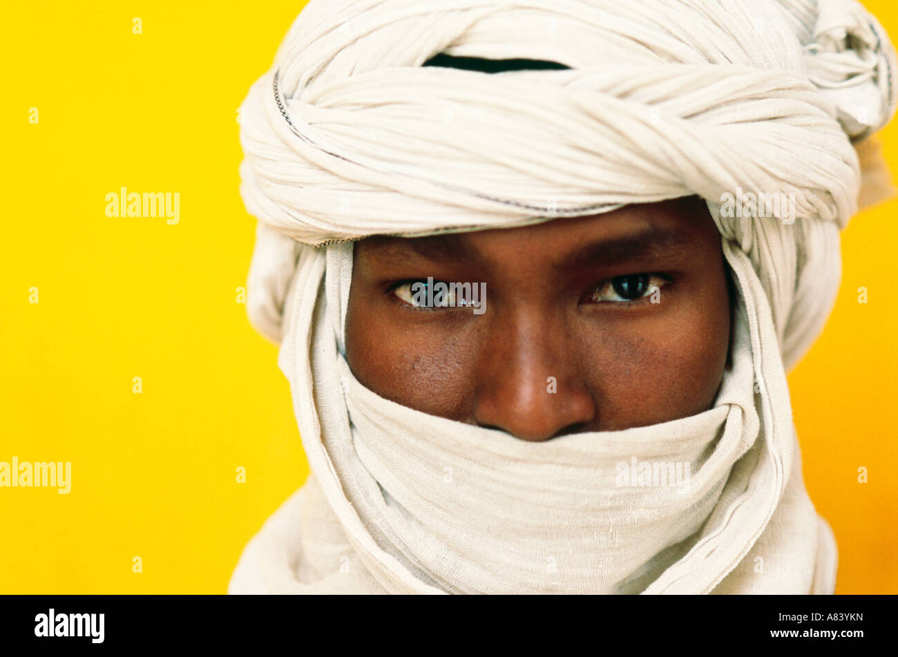 Portrait tuareg man white turban hi-res stock photography and images ...