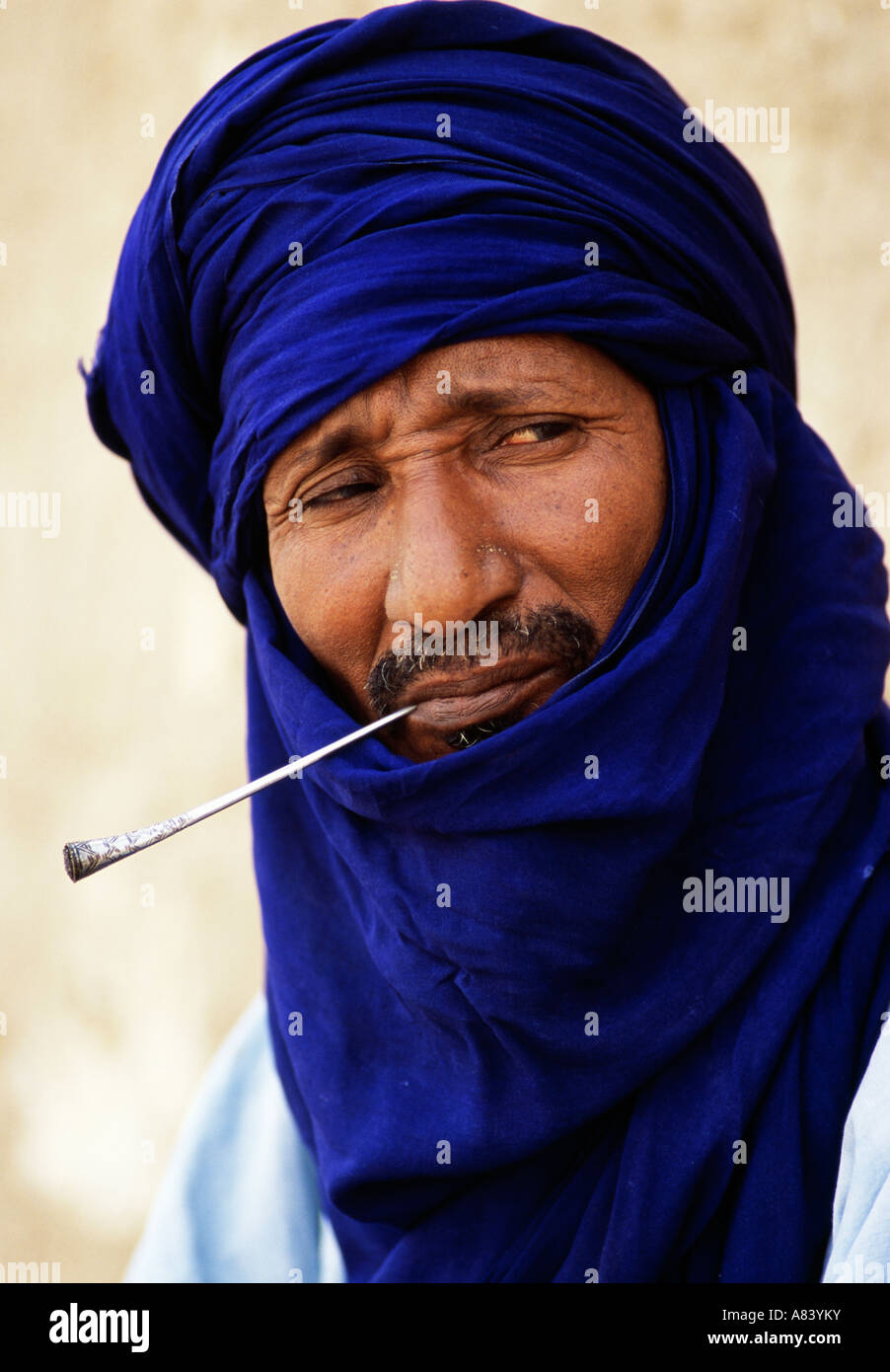 Portrait of a Tuareg man with indigo turban Stock Photo - Alamy