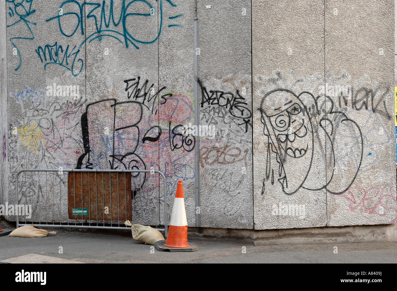 Traffic cone and brick wall hi-res stock photography and images - Alamy