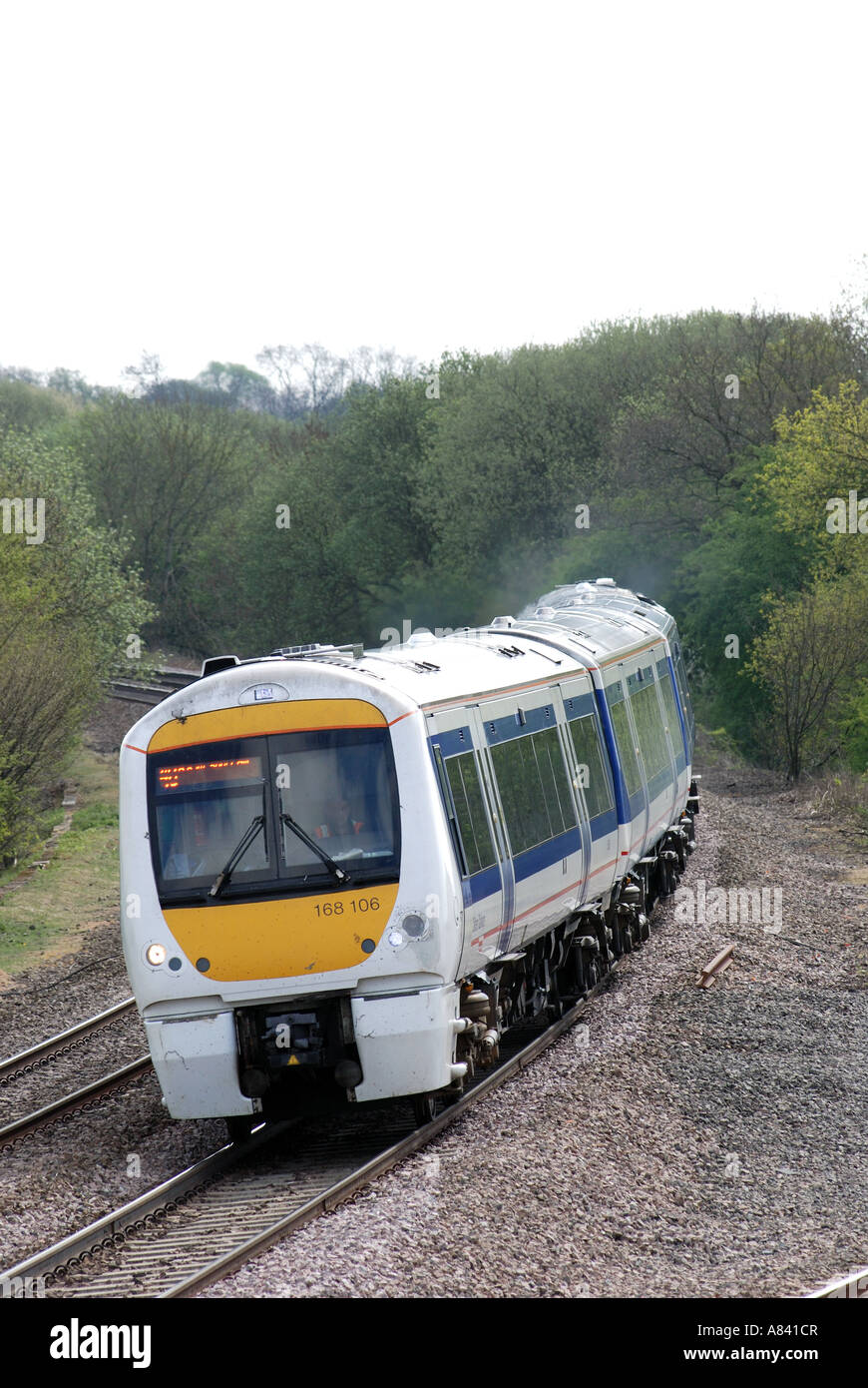 Chiltern Railways Class 168 diesel train at Hatton North Junction ...