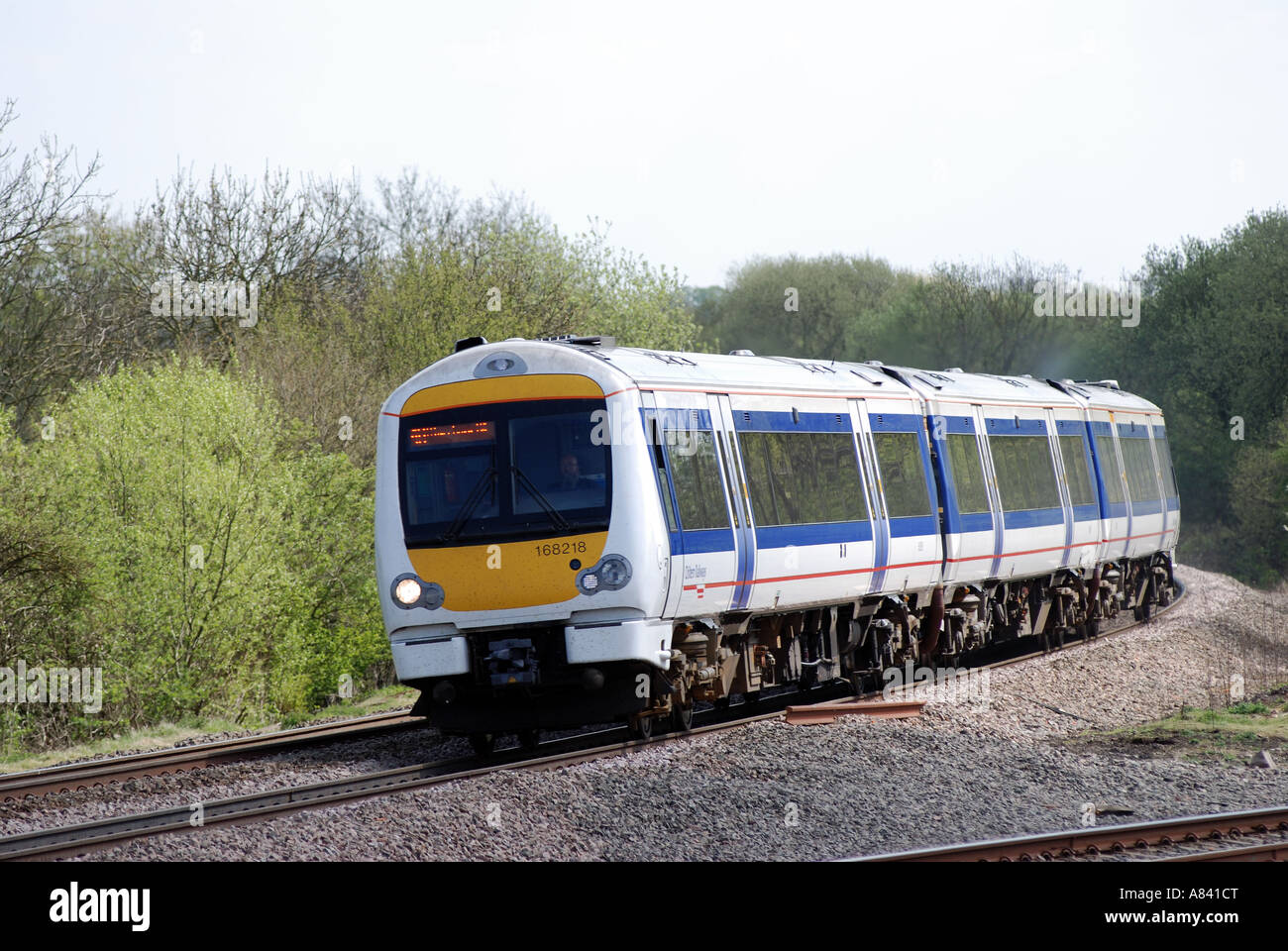 Chiltern Railways Class 168 diesel train at Hatton North Junction ...