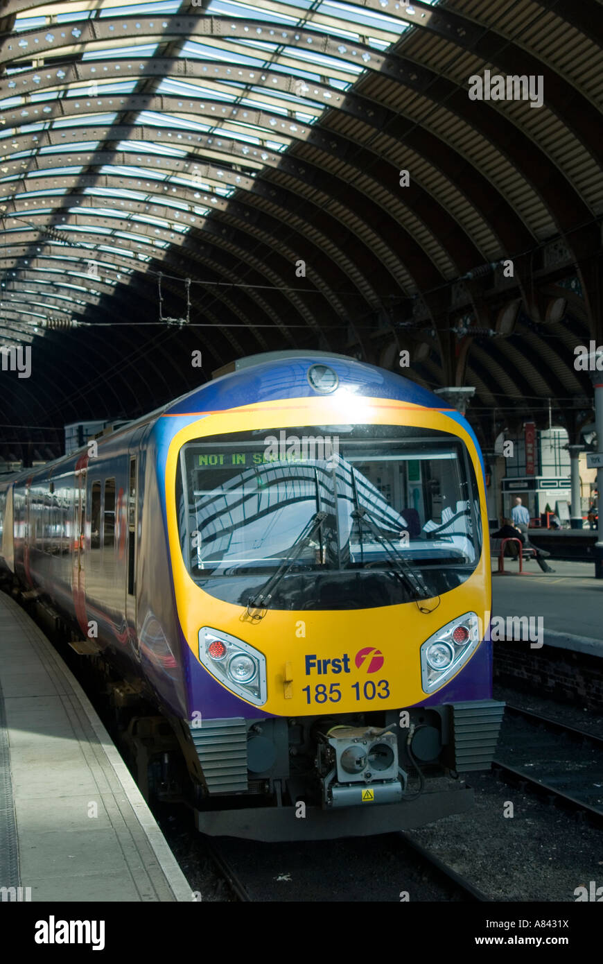 York railway station england hi-res stock photography and images - Alamy