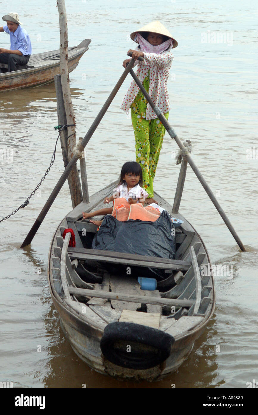 Vietnamese boat lady and her little girl Stock Photo - Alamy
