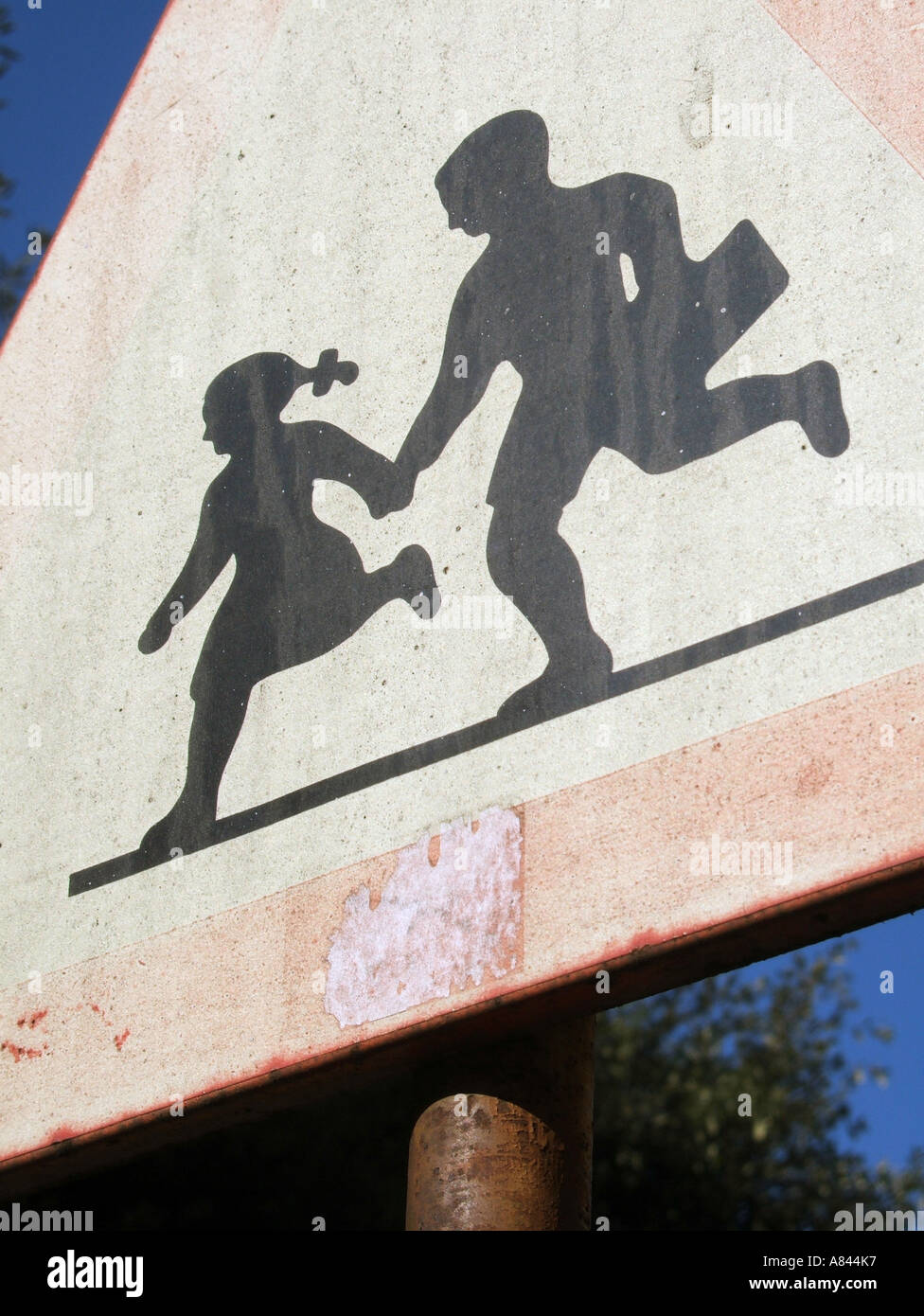 Children crossing road holding hands hi-res stock photography and ...