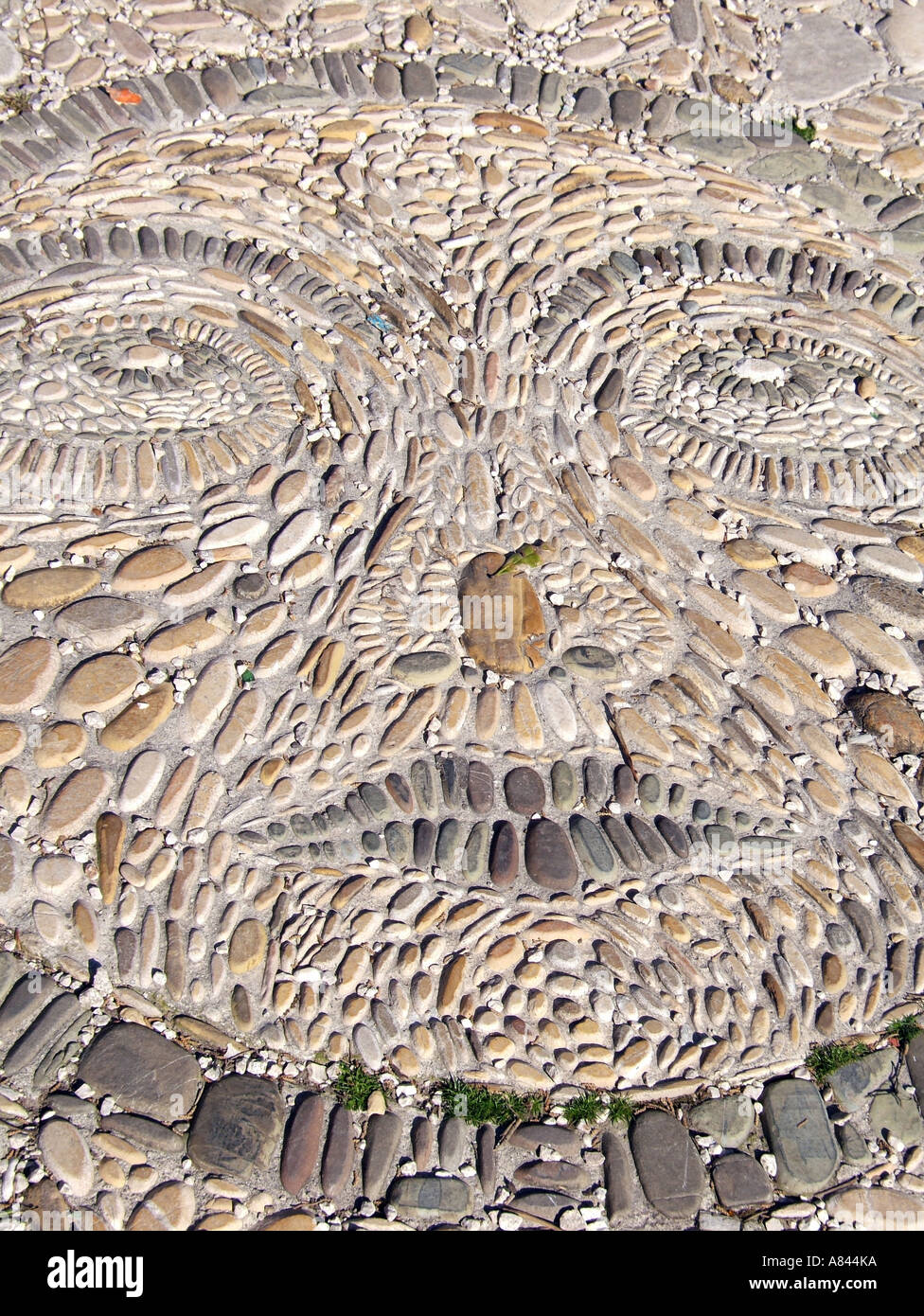 sun figure face made out of stonea and pebbles Stock Photo - Alamy