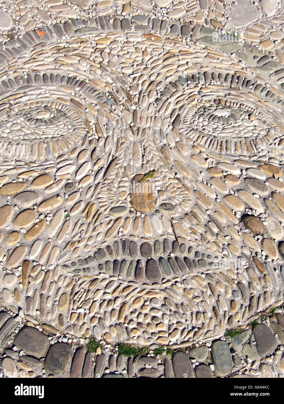 sun figure face made out of stonea and pebbles Stock Photo - Alamy