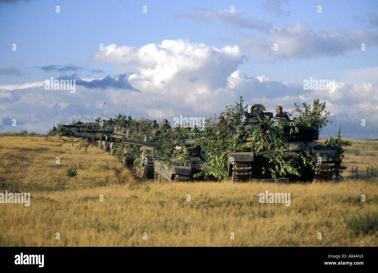 British army challenger tank hi-res stock photography and images - Alamy