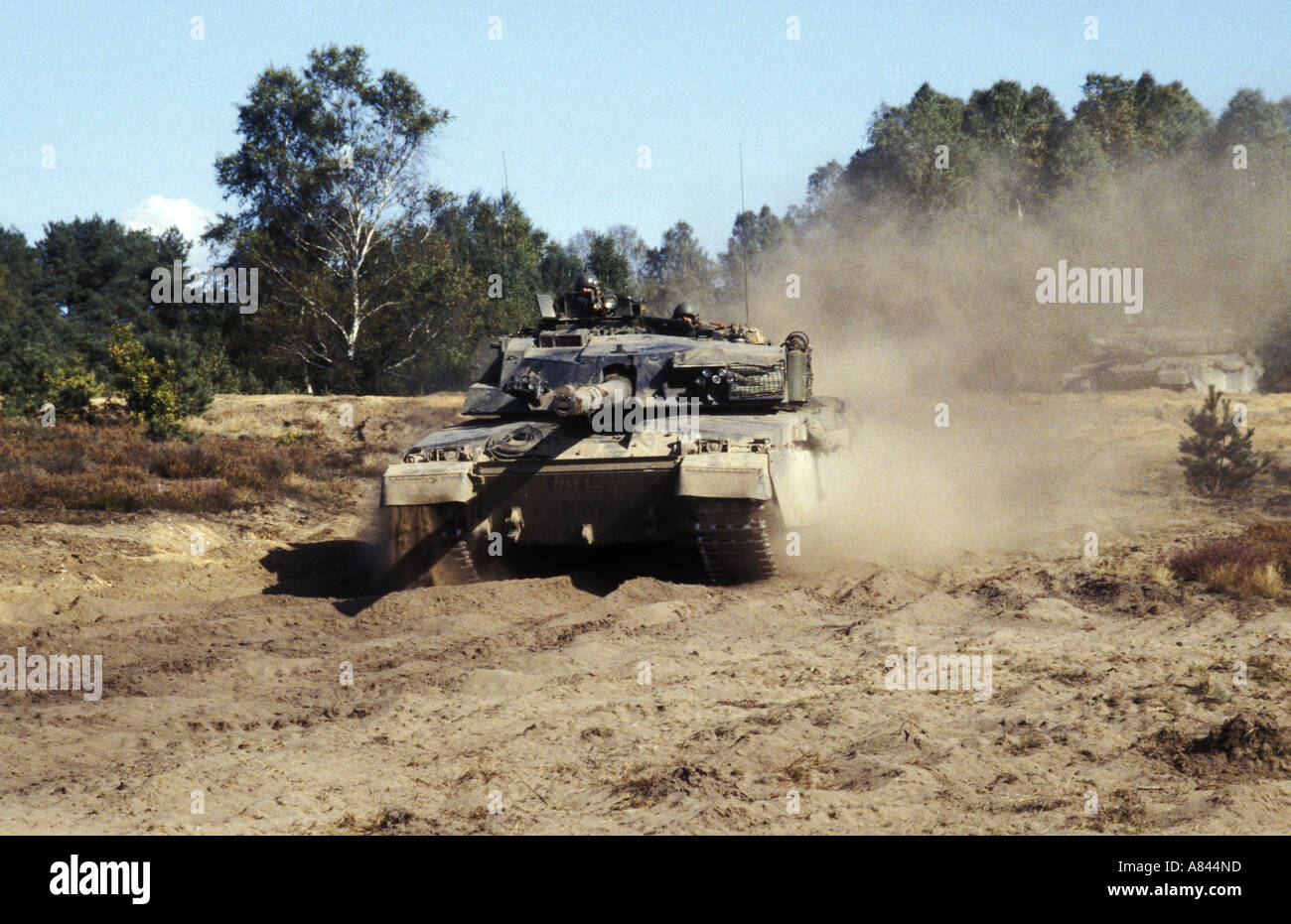 British army challenger tank hi-res stock photography and images - Alamy