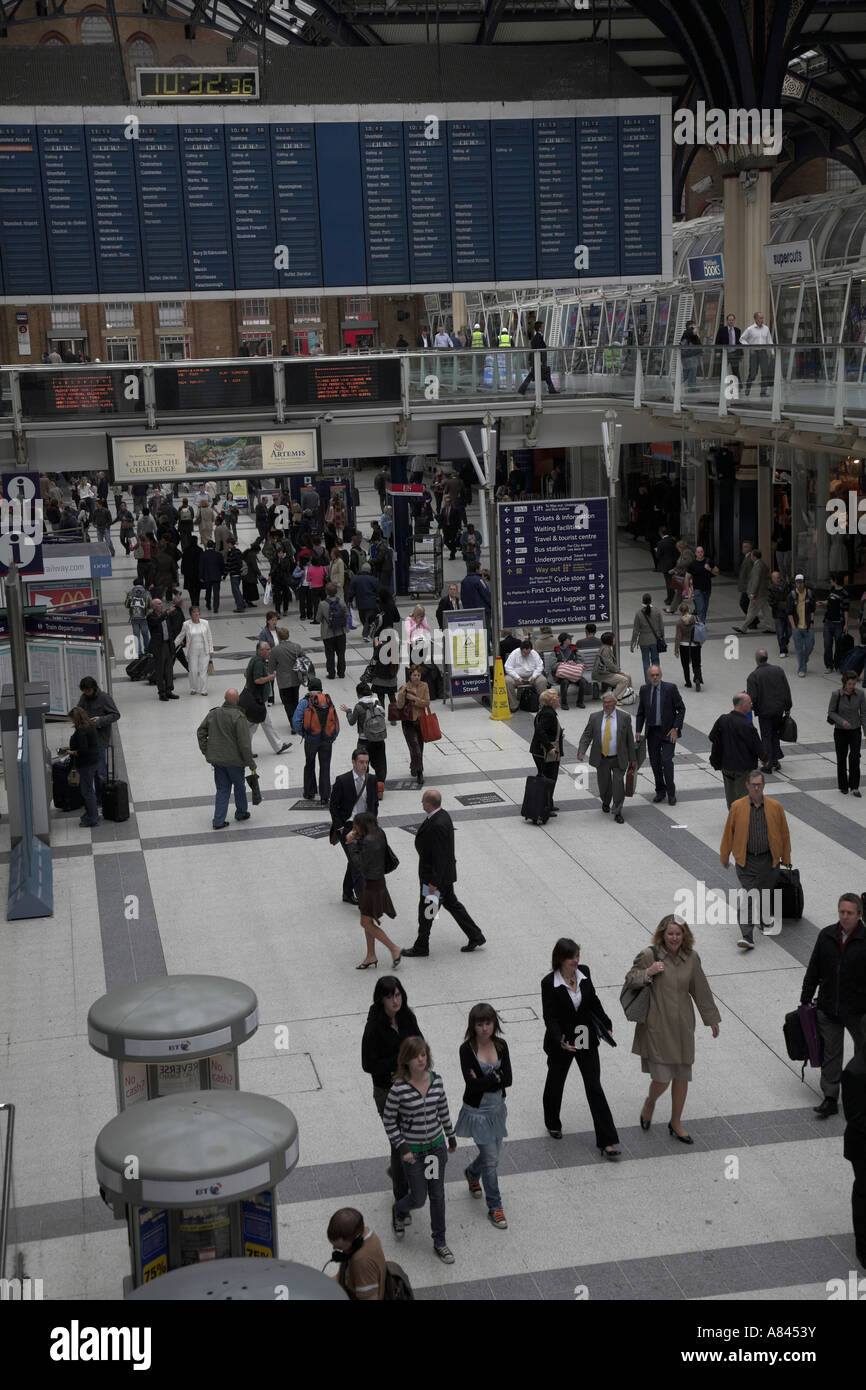 Concourse of Liverpool station London England Stock Photo - Alamy