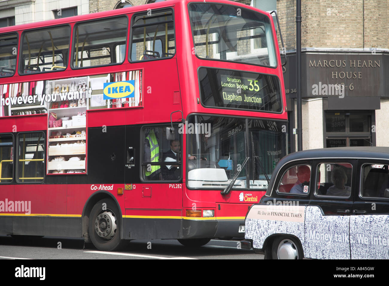 Red london taxi hi-res stock photography and images - Alamy