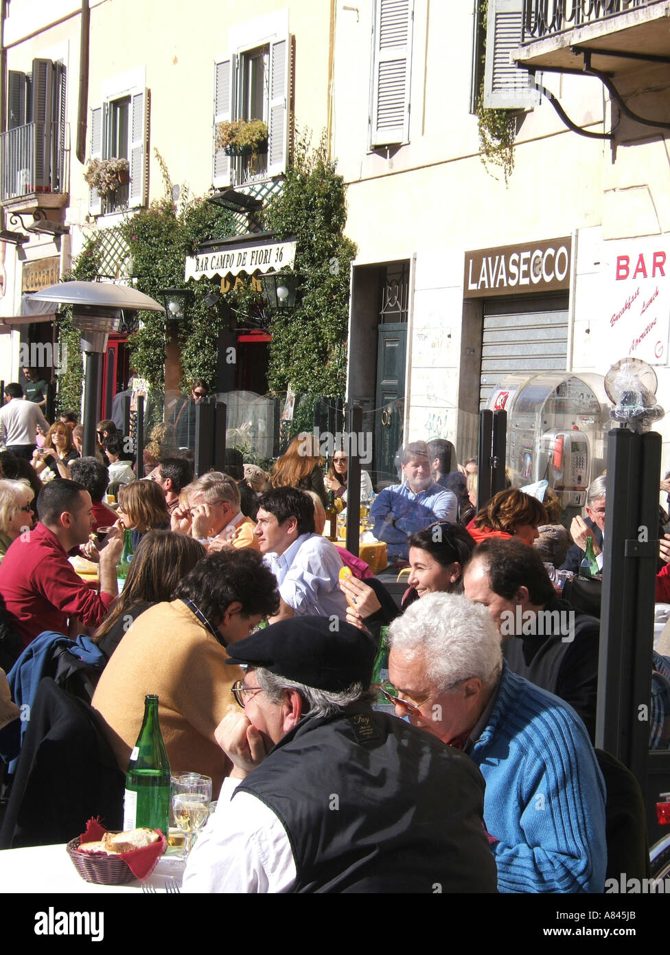 Bars de rome hi-res stock photography and images - Alamy