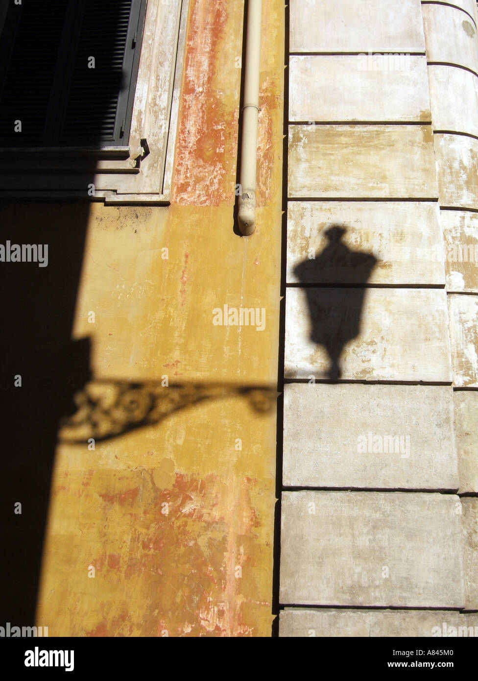 lamp post shadow on wall in rome Stock Photo - Alamy
