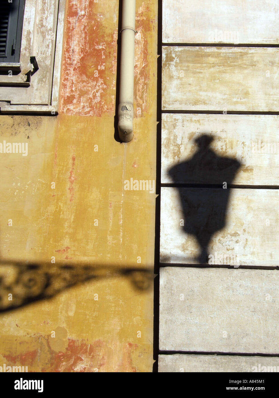 lamp post shadow on wall in rome Stock Photo - Alamy