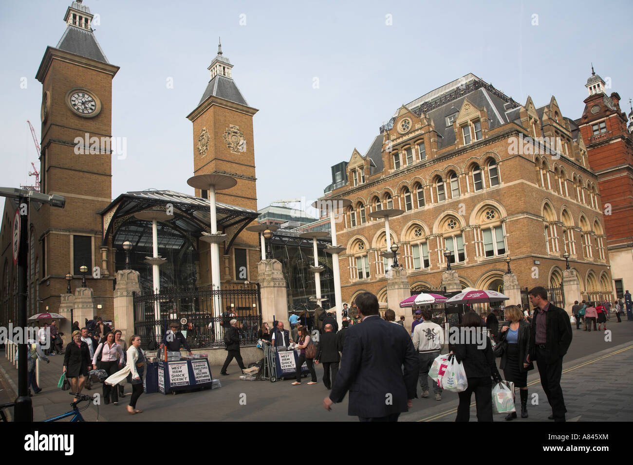 Exterior of liverpool street station hi-res stock photography and ...