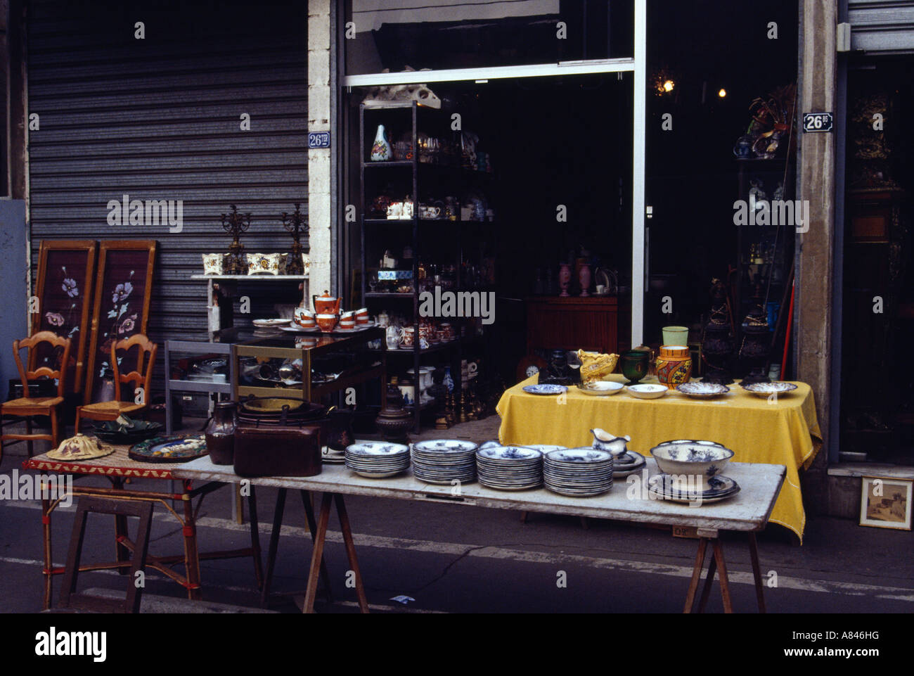 Paris brocante hi-res stock photography and images - Alamy