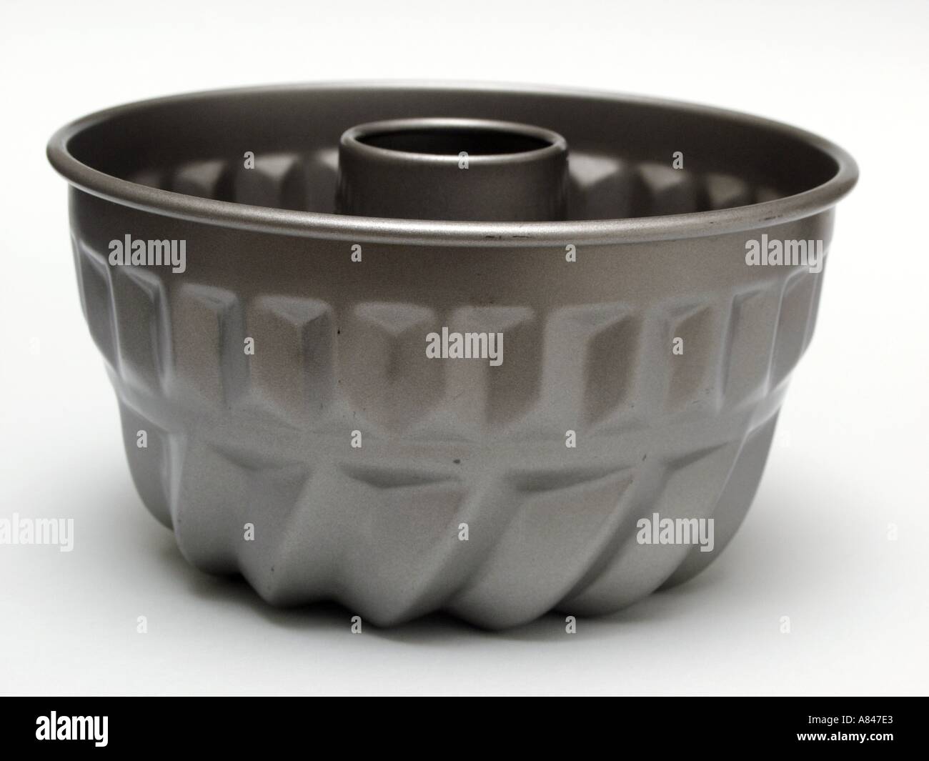 Cake in bundt mold hi-res stock photography and images - Alamy