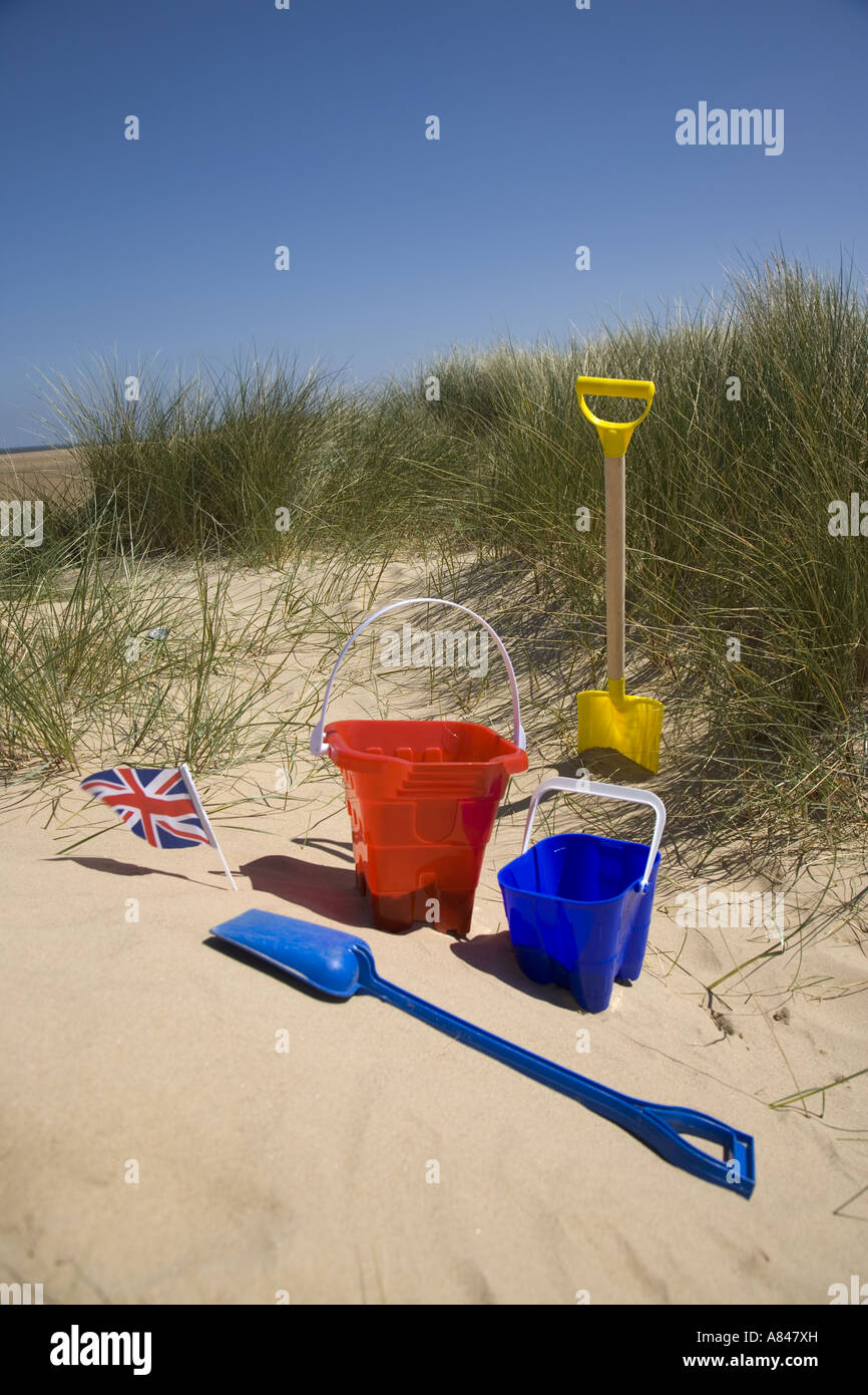 Beach Bucket & Spade Stock Photo - Alamy