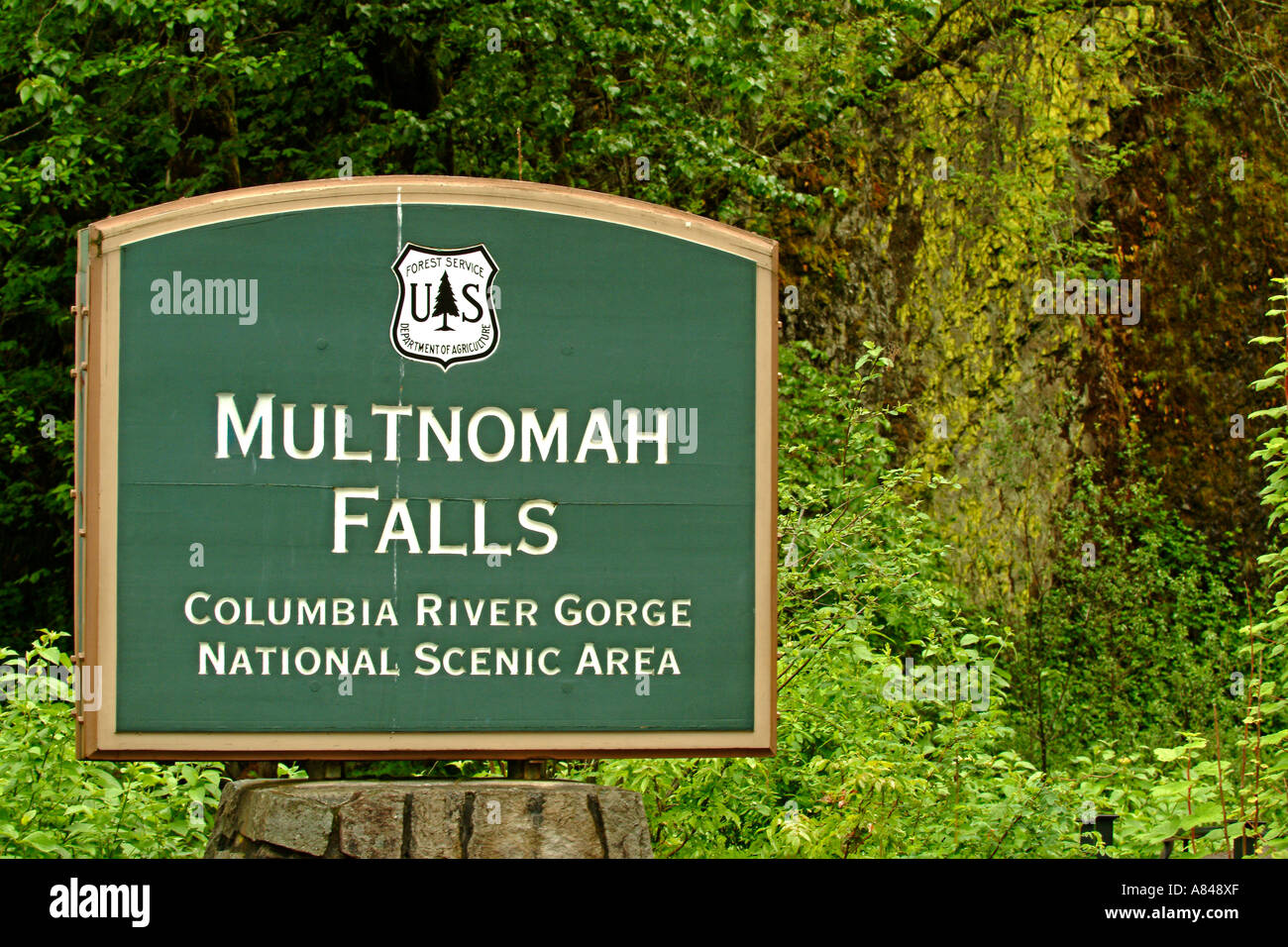 Multnomah falls lodge hi-res stock photography and images - Alamy