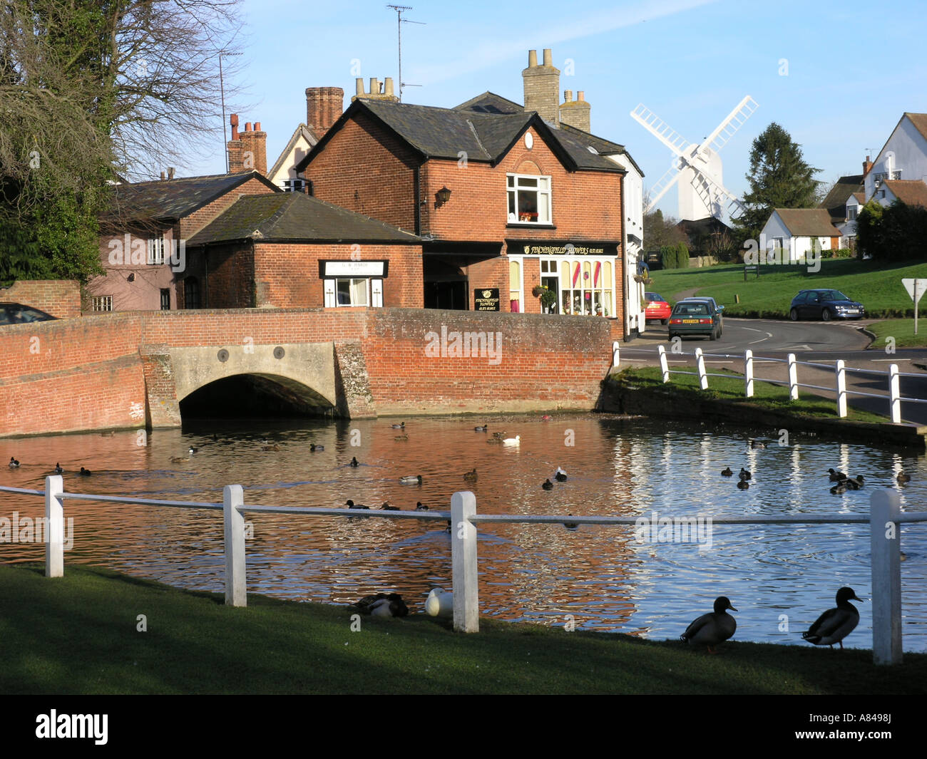 Green sign with ducks hi-res stock photography and images - Alamy