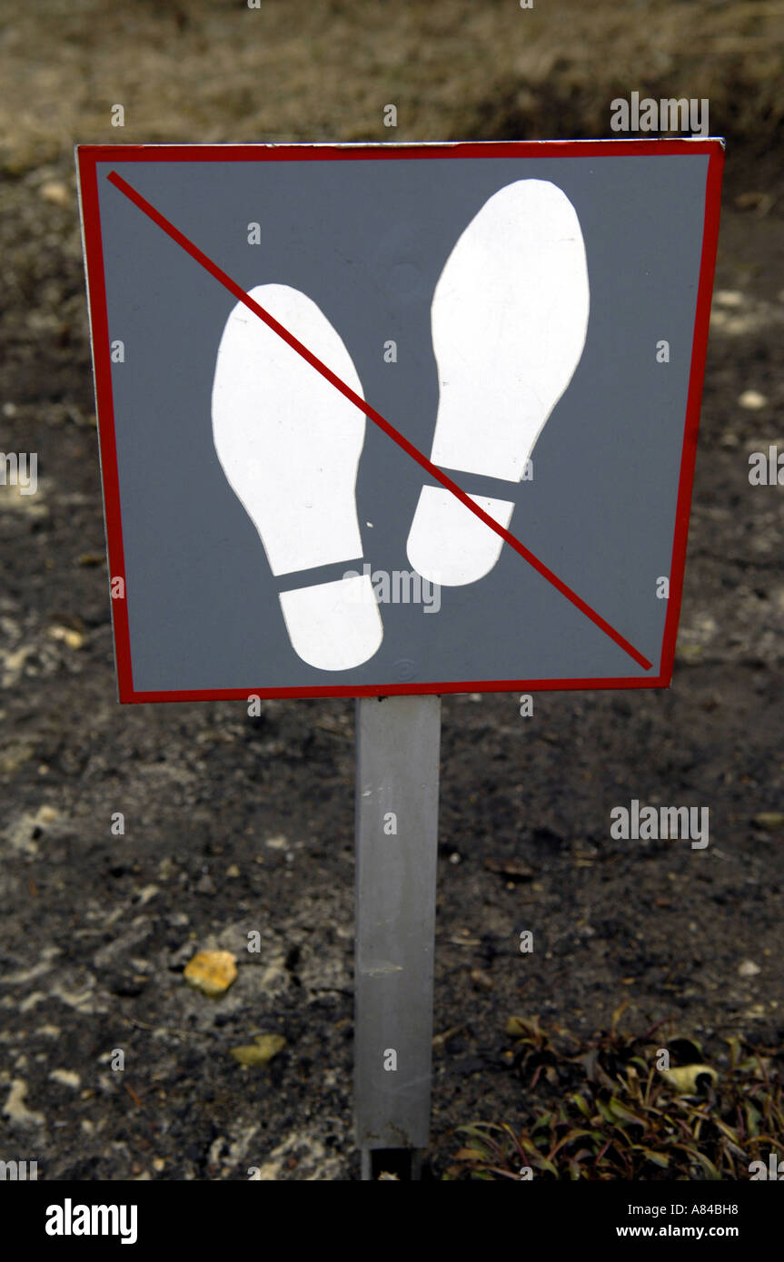 Dont step on the grass hi-res stock photography and images - Alamy