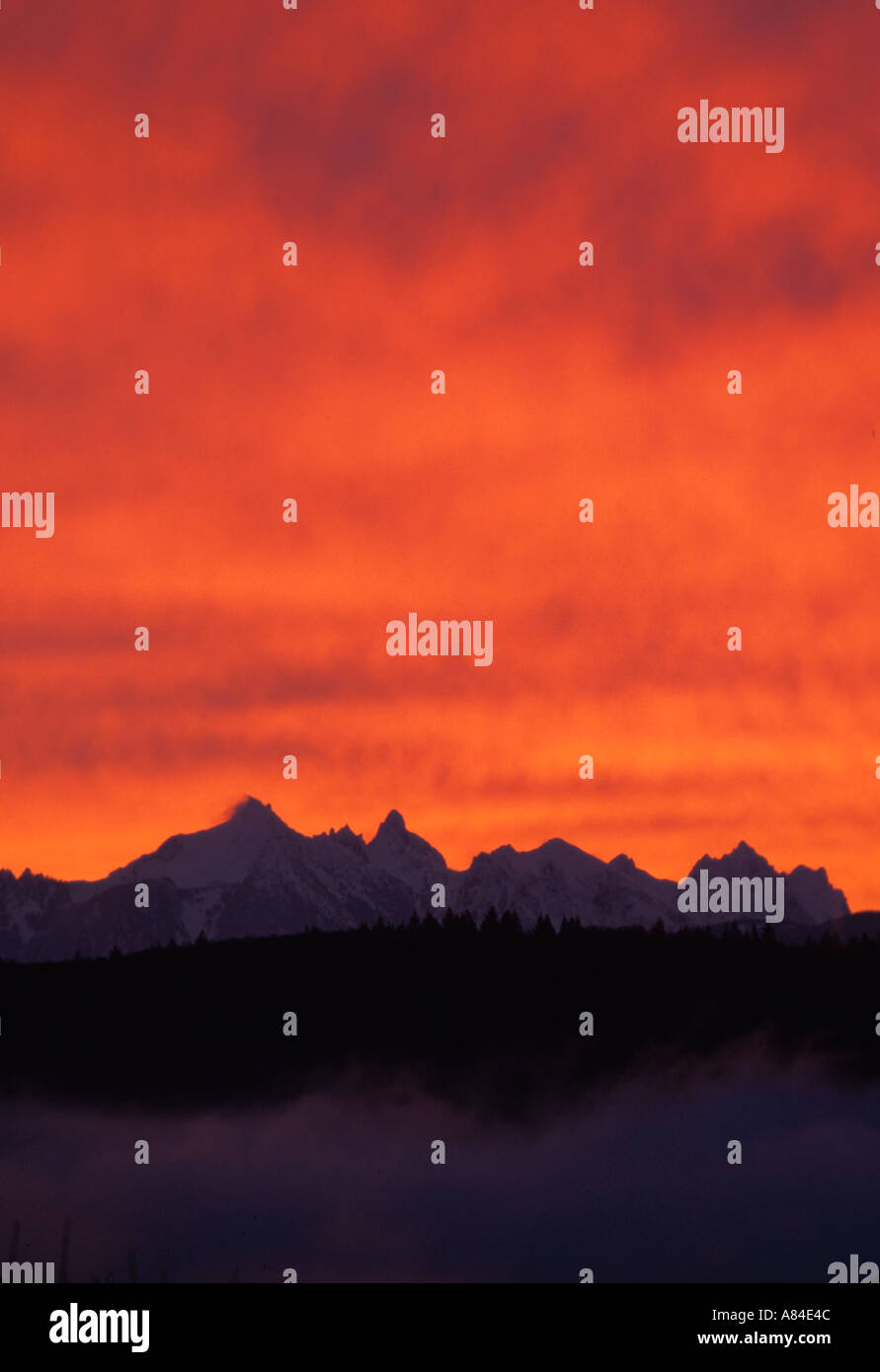 Cascade mountains scenes hi-res stock photography and images - Alamy