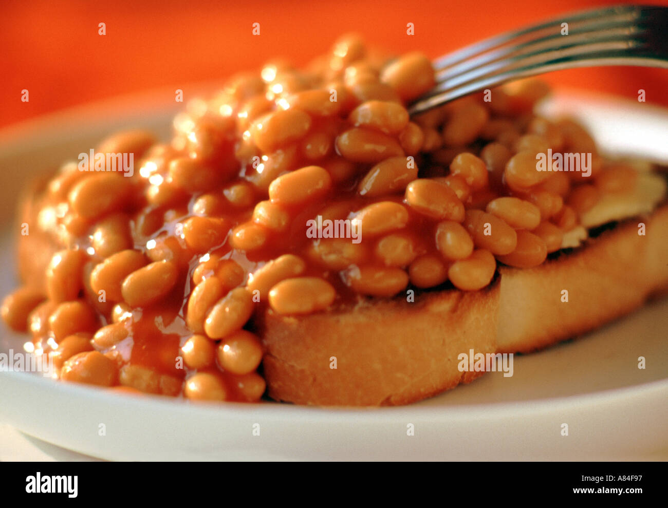 Baked beans on toast Stock Photo - Alamy